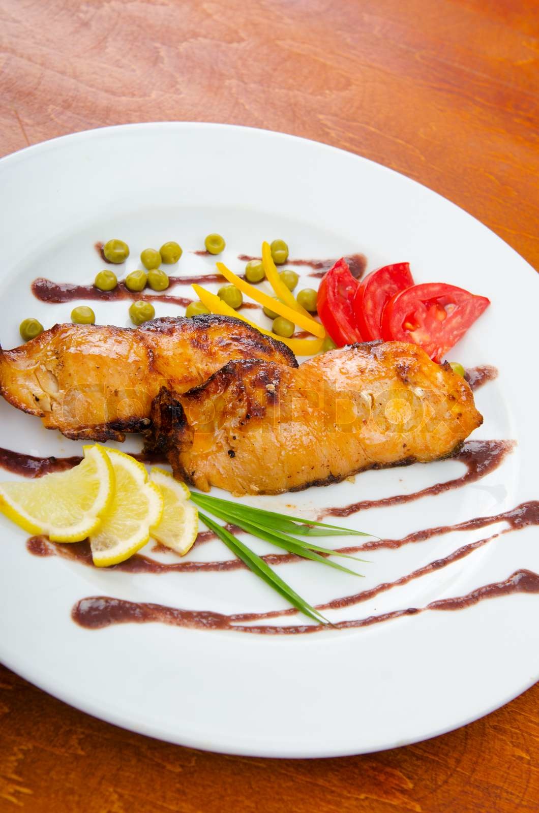 Gebratener Fisch in der Platte | Stock Bild | Colourbox