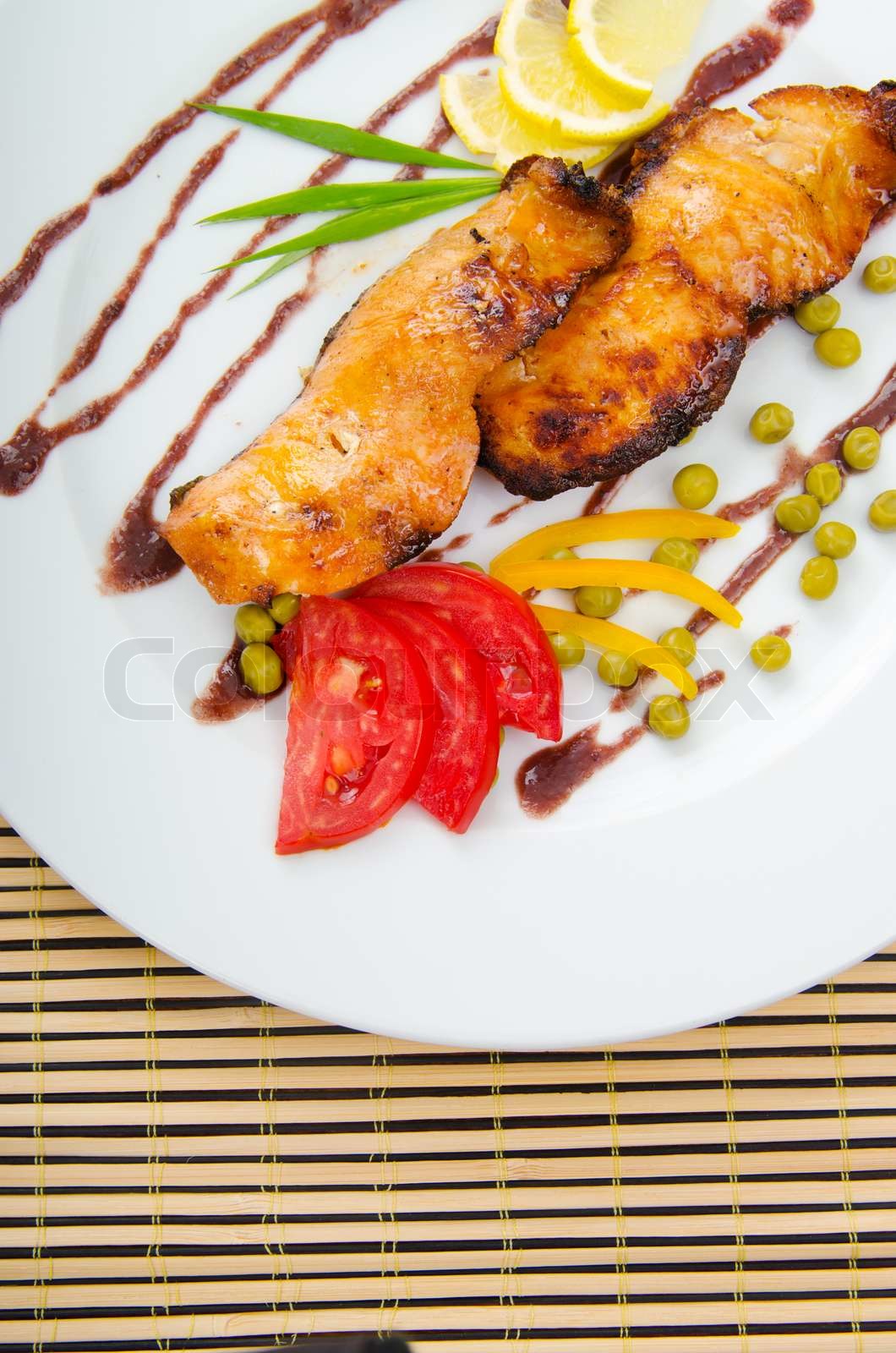 Gebratener Fisch in der Platte | Stock Bild | Colourbox