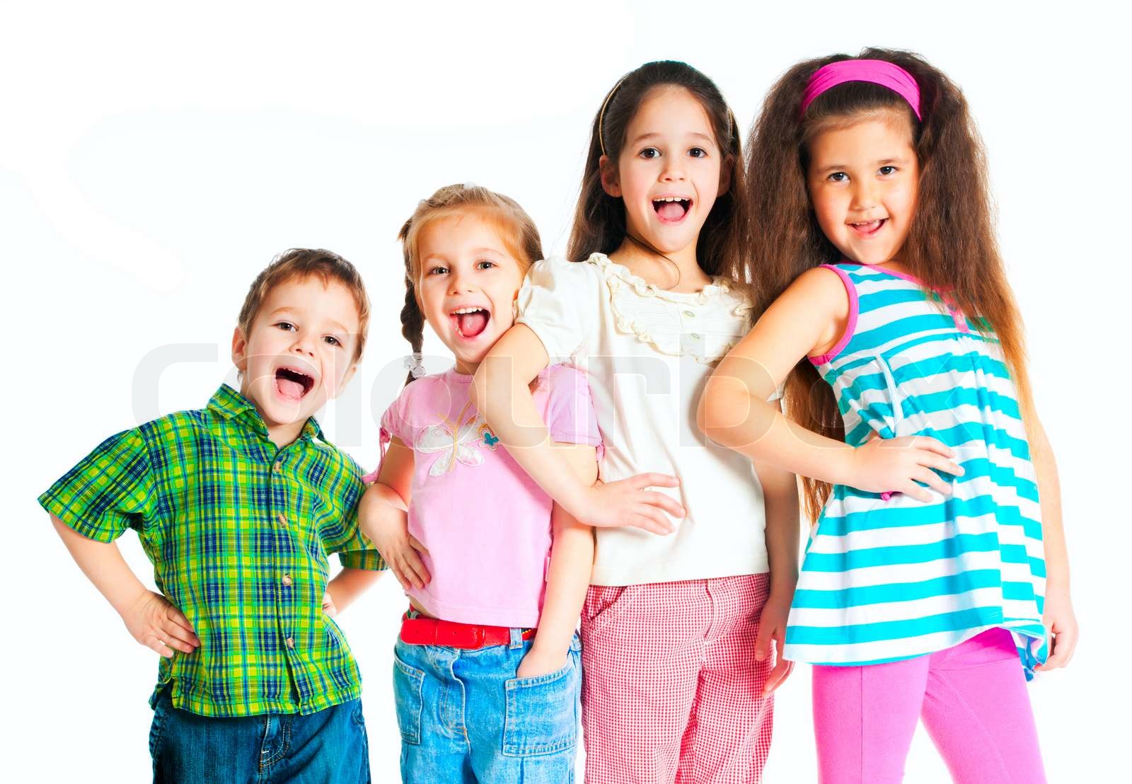 lachenden kleinen Kinder auf einem weißen Hintergrund | Stock Bild ...