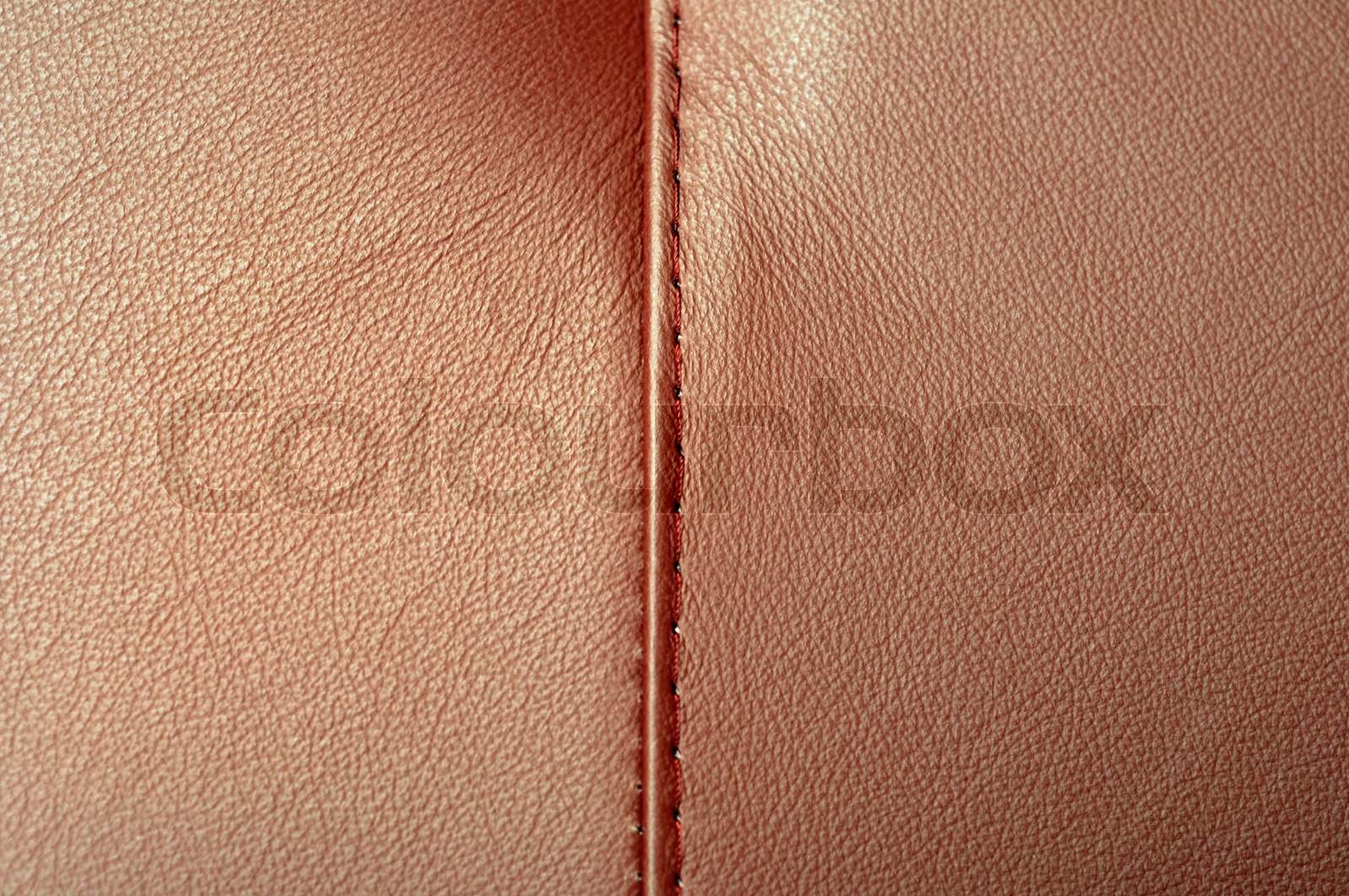 Dieses Foto stellen eine Nahaufnahme von einem roten luxuriöse Leder ...