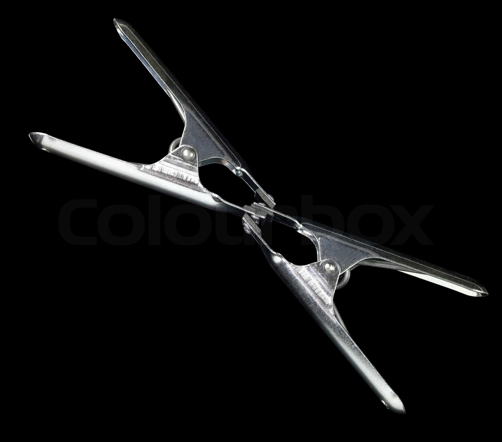 Studio fotografering af to låst metal- klemmer isoleret på sort | Stock ...