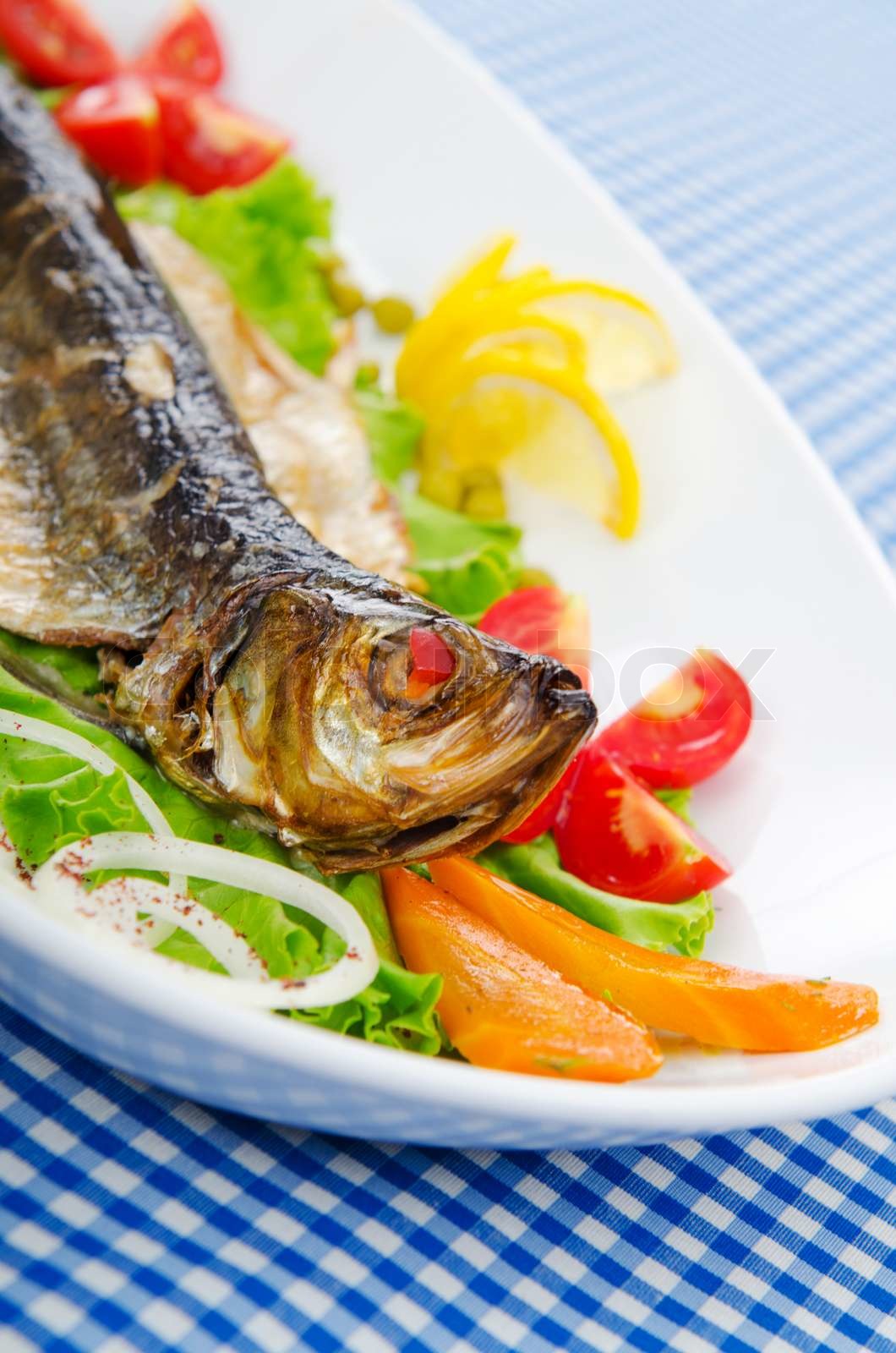 Gebratener Fisch in der Platte | Stock Bild | Colourbox