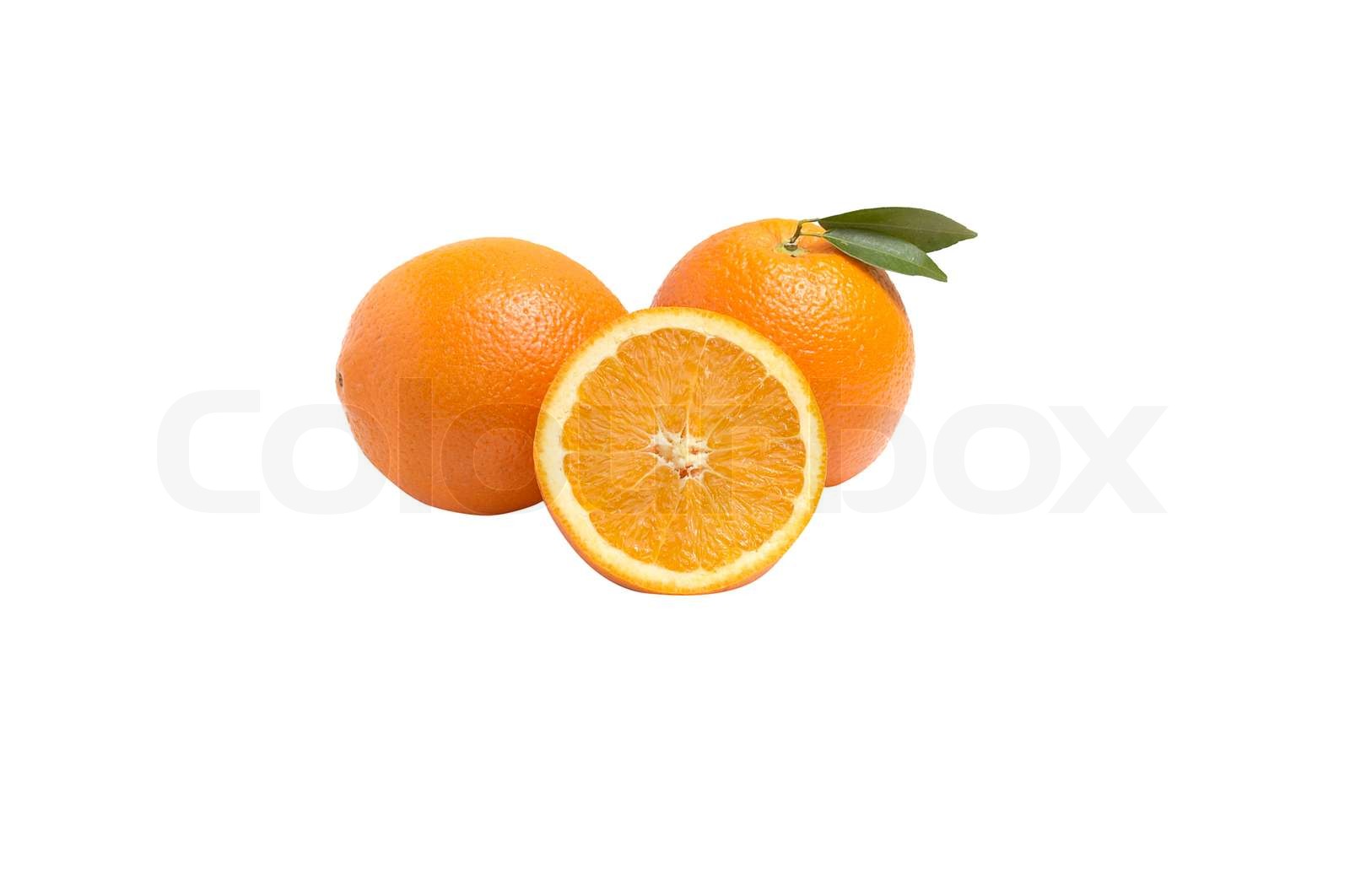 Saftige appelsiner med grønne blade | Stock foto | Colourbox