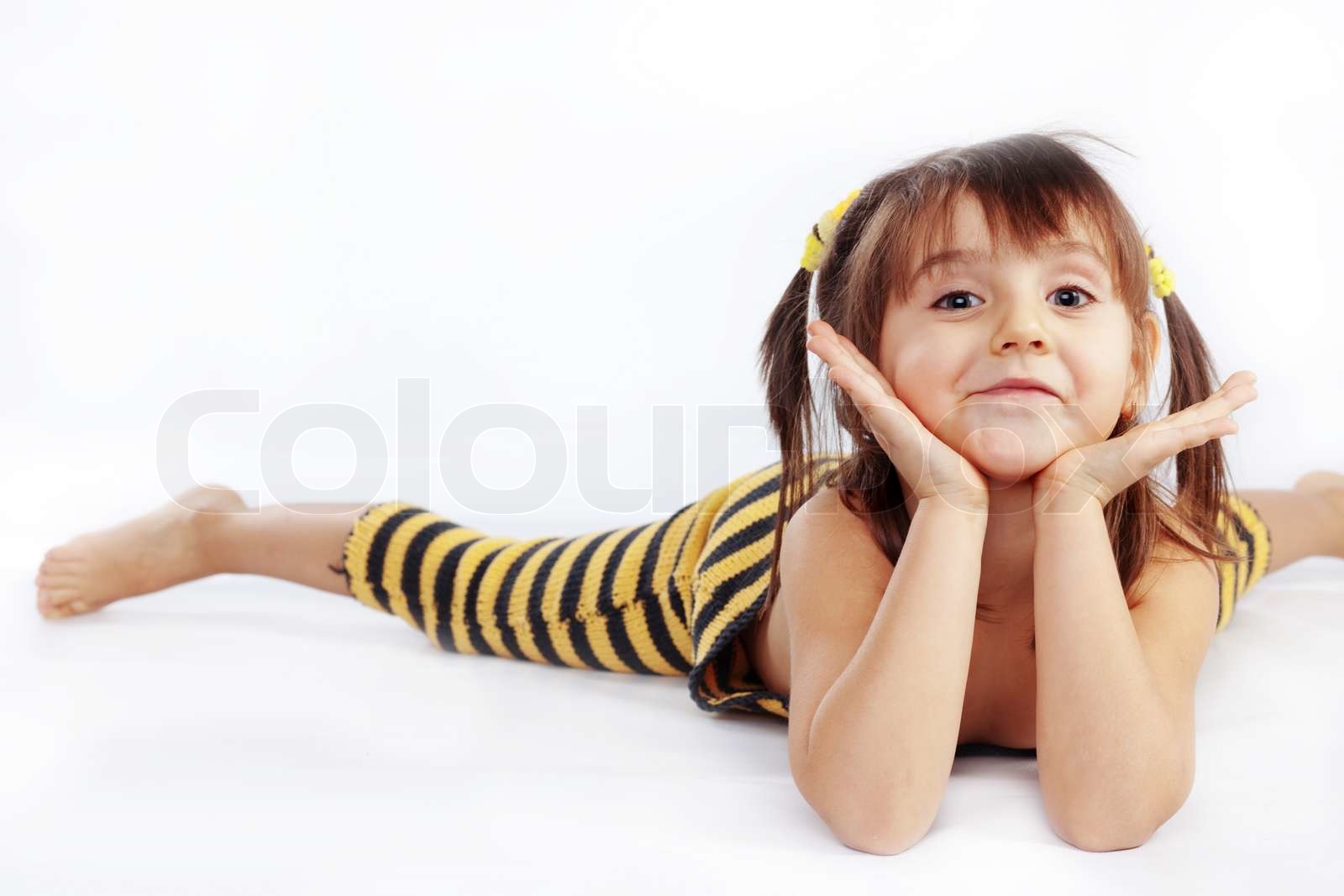Lustige kleine Mädchen posiert auf weißem | Stock Bild | Colourbox