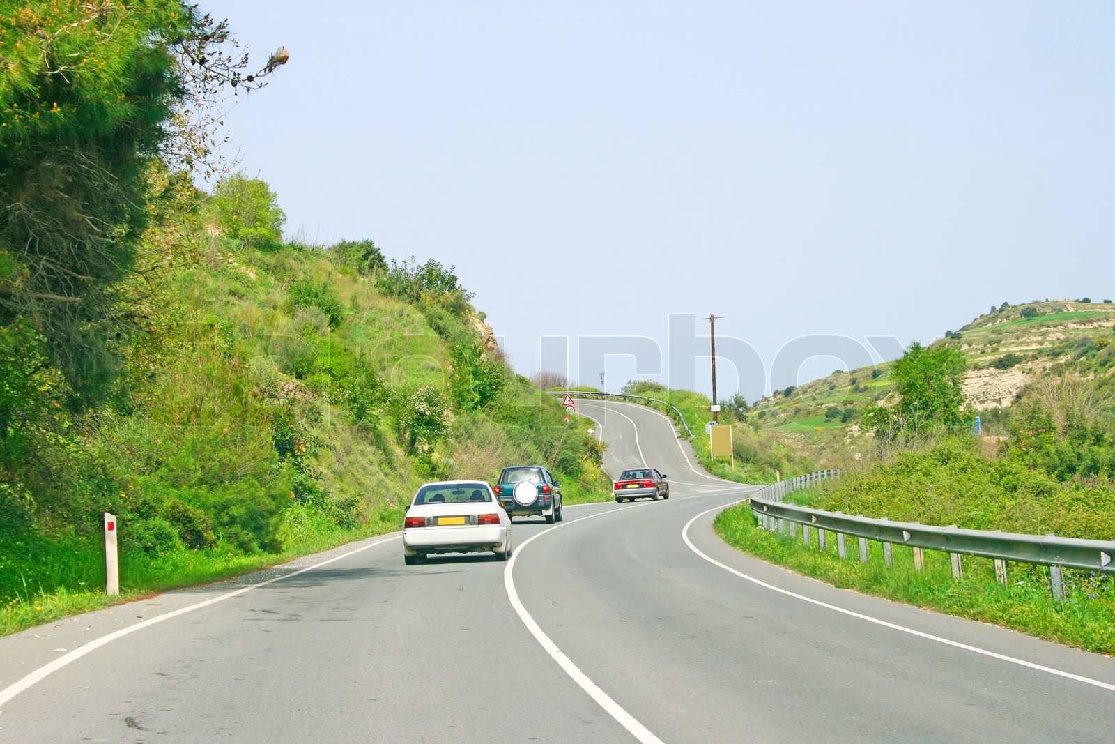 Straße mit Autos in Zypern ländlichen Ort | Stock Bild | Colourbox