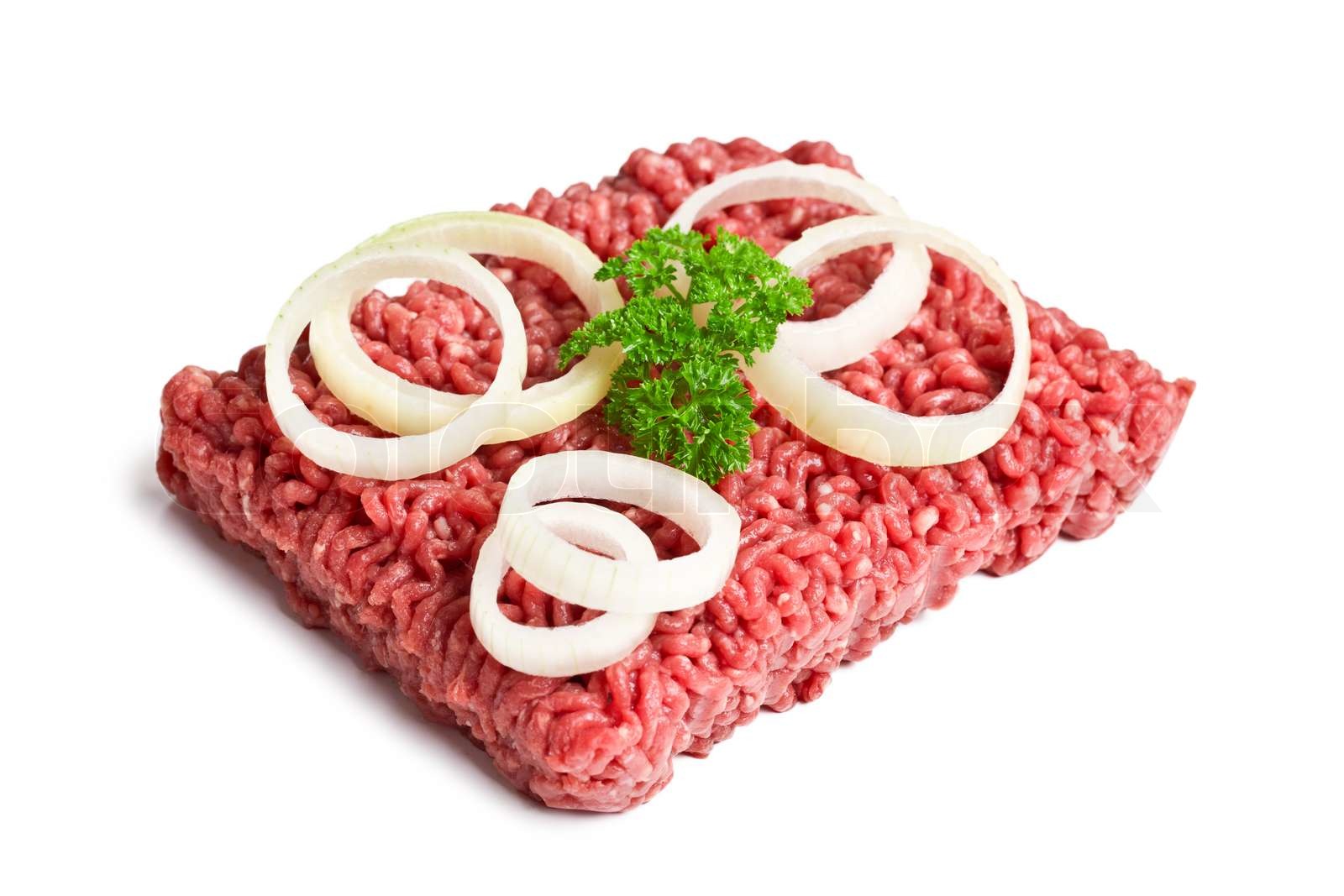 das rohe Hackfleisch auf weißem Hintergrund | Stock Bild | Colourbox