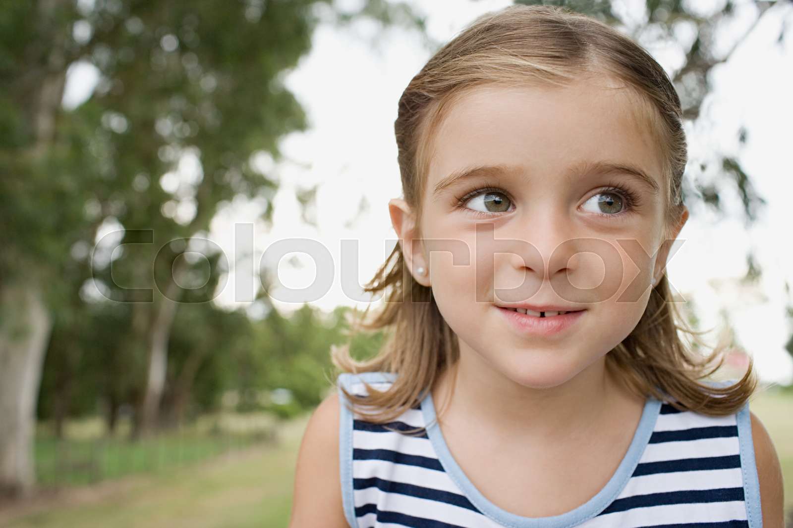 kaukasierin, kind, neugierde | Stock Bild | Colourbox