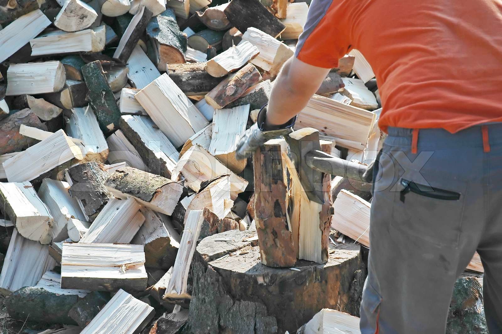 Holzhacken - Kraftstoff-und ax | Stock Bild | Colourbox