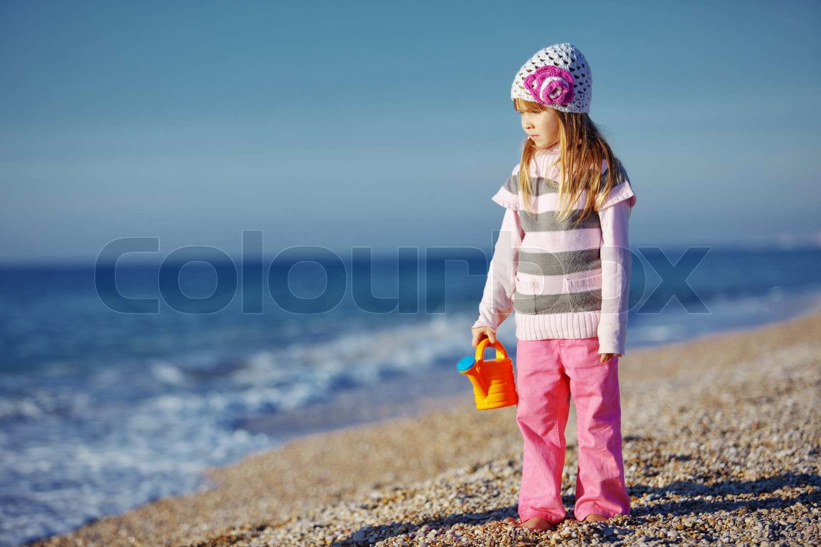 Kind Zu Fuß Am Strand Stock Bild Colourbox 5547