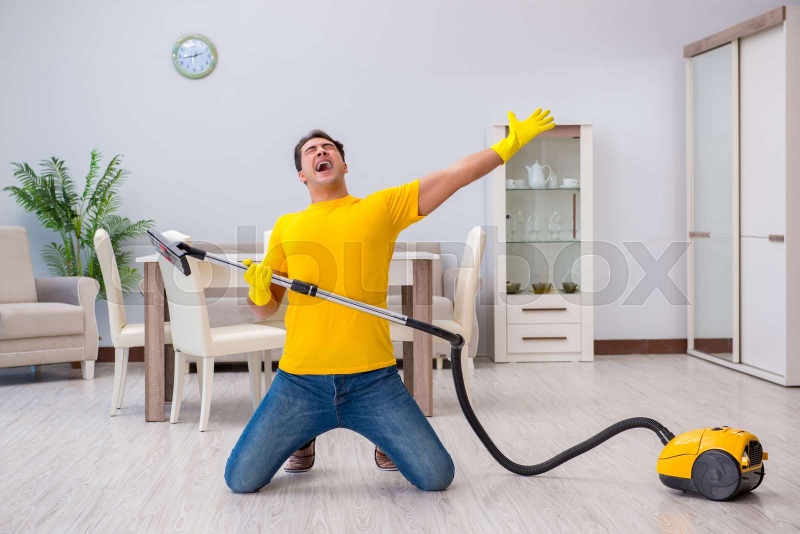 mann, dreckig, hausputz | Stock Bild | Colourbox