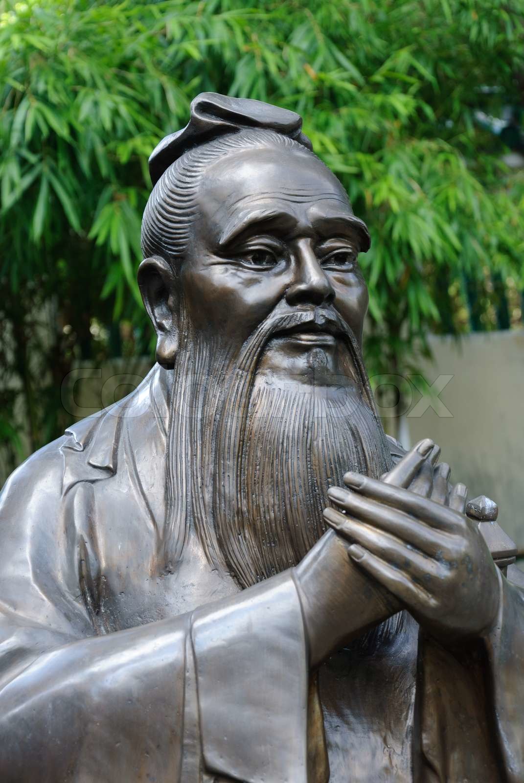 Chinese statue af Konfucius med bambus baggrund | Stock foto | Colourbox