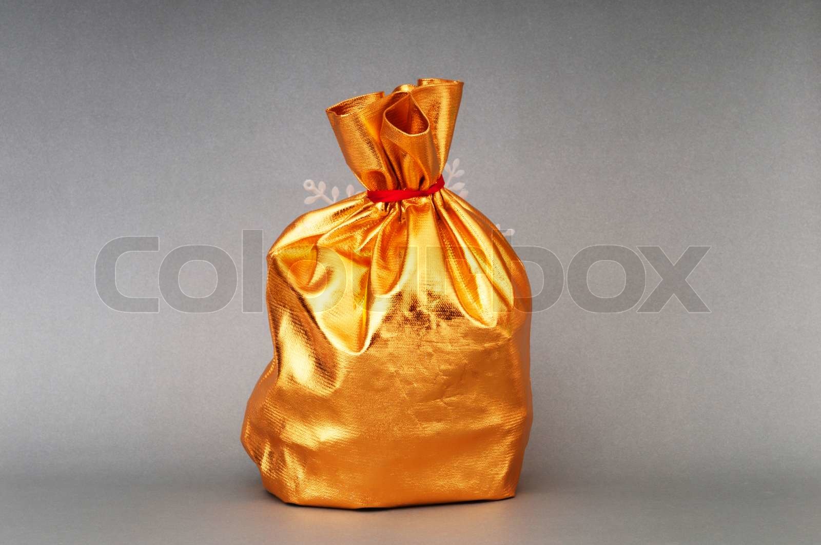 Goldene Säcke voll von etwas Gutem | Stock Bild | Colourbox