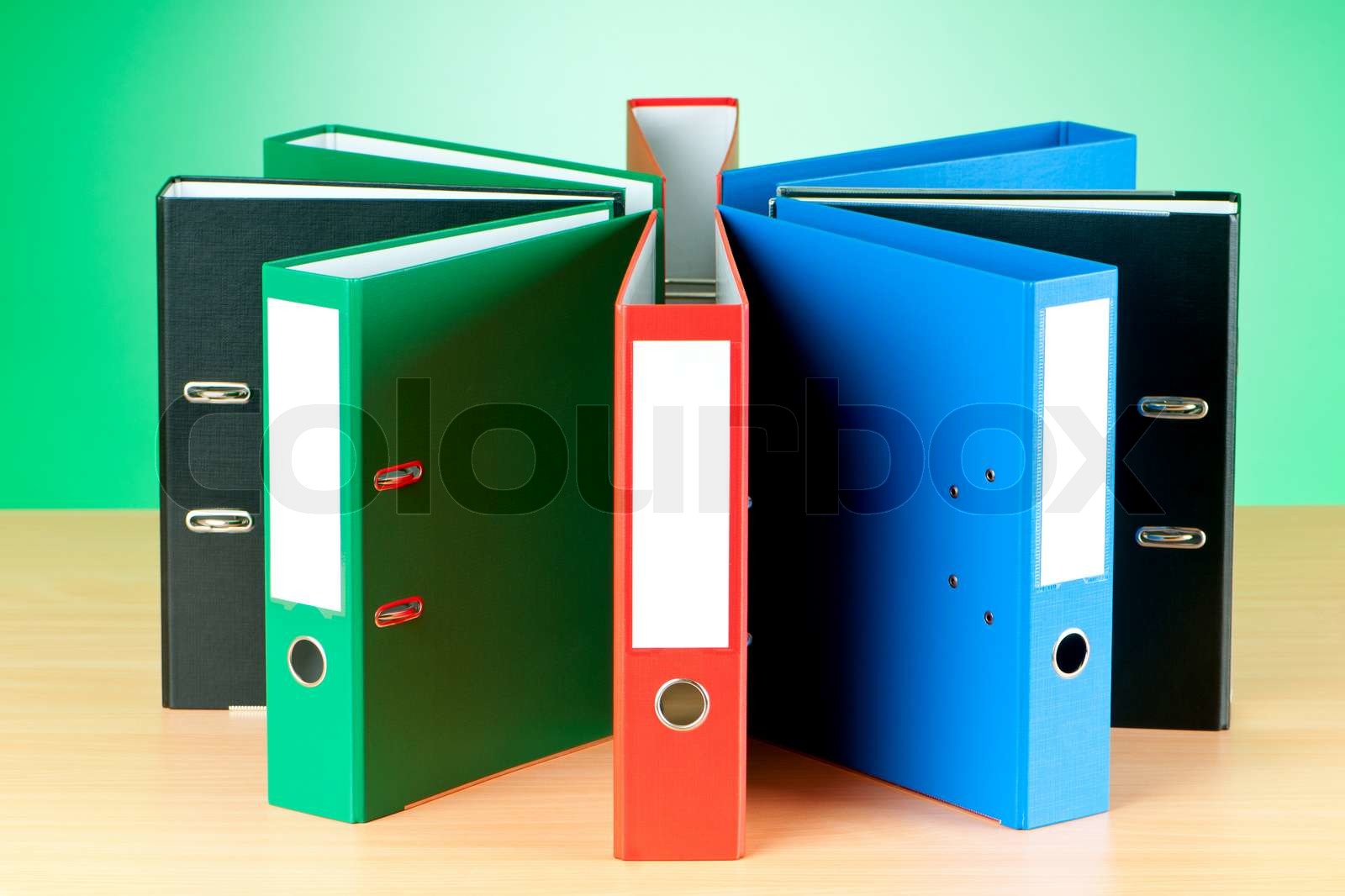 Office-mappen mod gradient baggrund | Stock foto | Colourbox