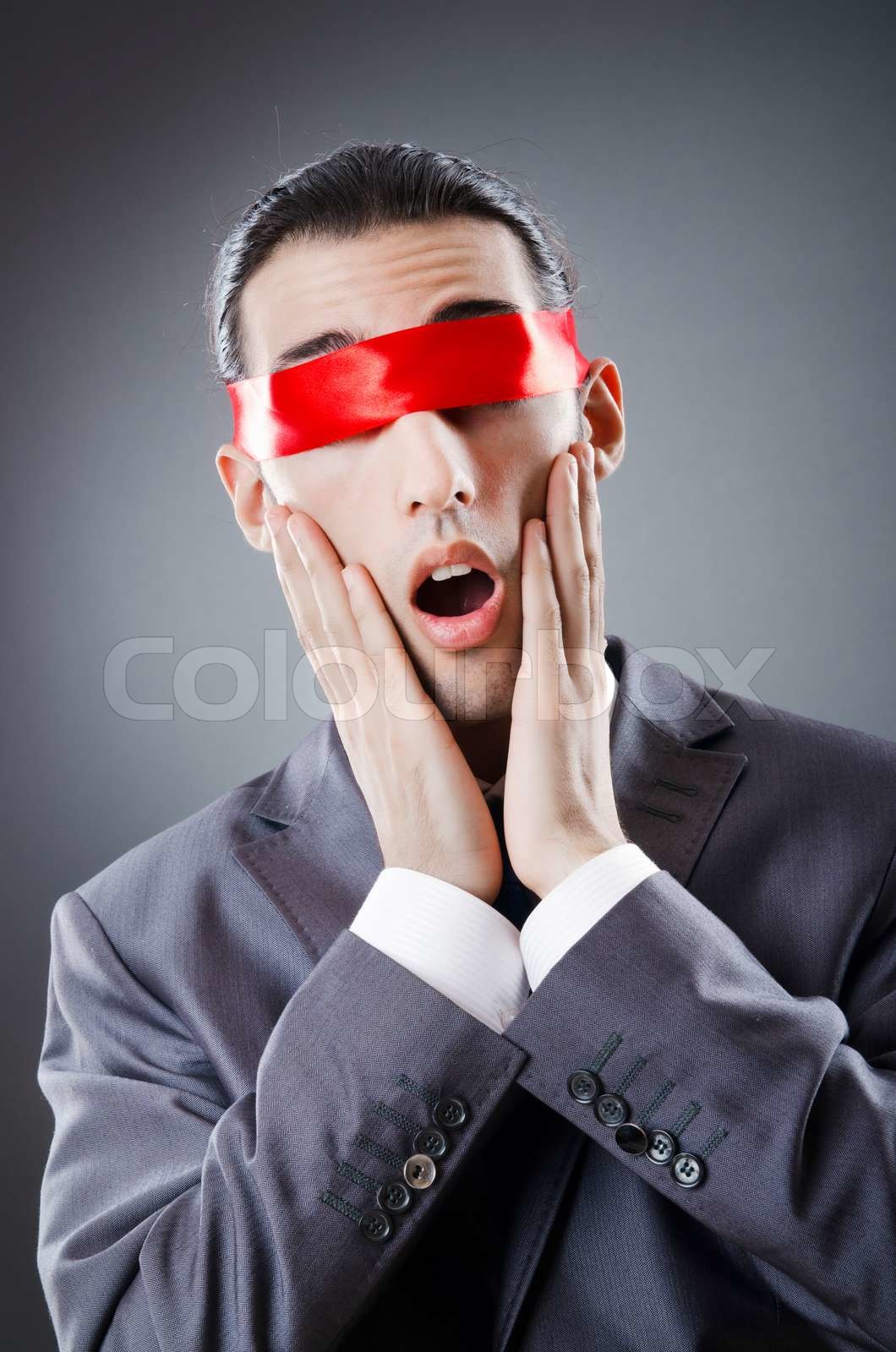 Businessman durch Bürokratie geblendet | Stock Bild | Colourbox