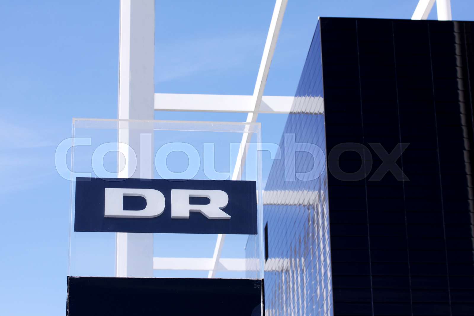 DR – danmarks radio logo på skilt stander i tv-byen | Stock foto ...