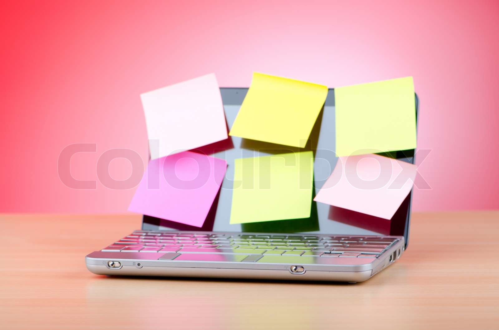 Netbook mit Notizen | Stock Bild | Colourbox