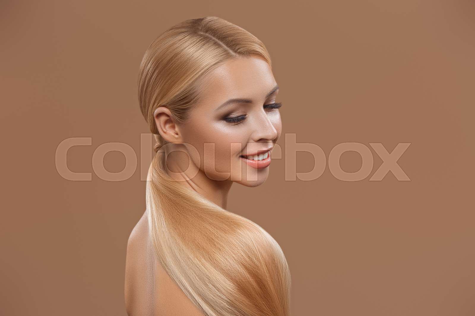 haircare, blondine, hübsch | Stock Bild | Colourbox