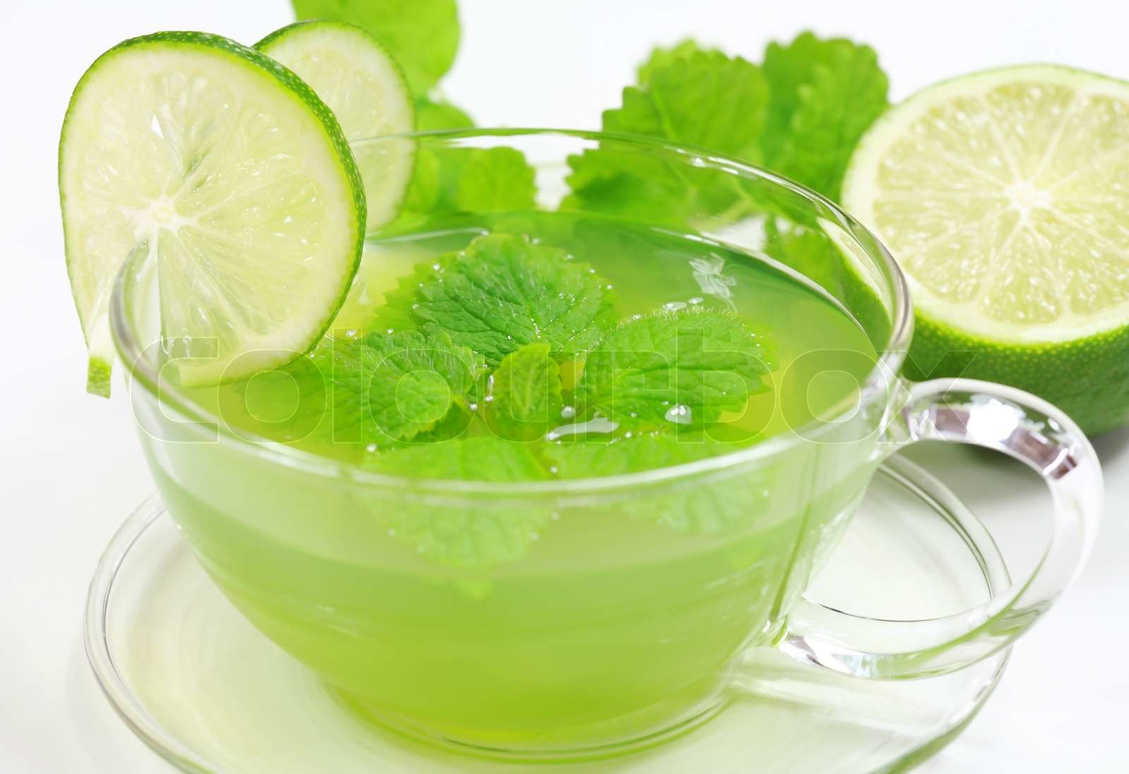 Herbal grüner Tee mit frischer Minze und Zitrone | Stock Bild | Colourbox