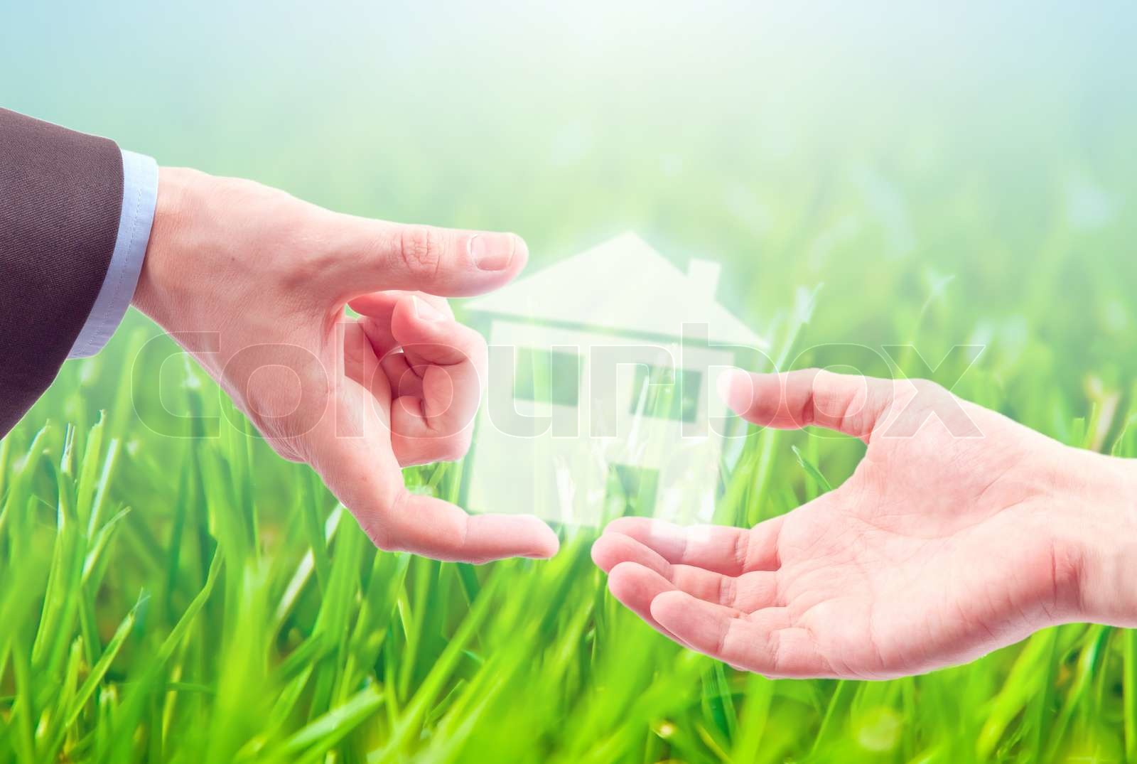 Von Hand zu Haus als Symbol der Immobilienwirtschaft handthe | Stock ...