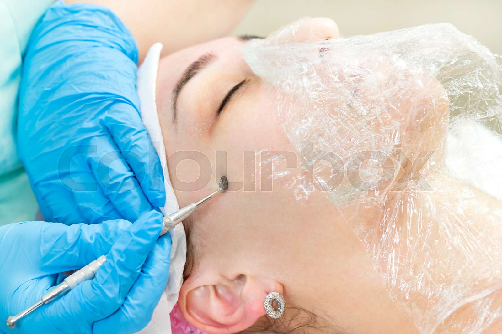 Deep cleansing of the skin on the female face with tools | Stock image ...