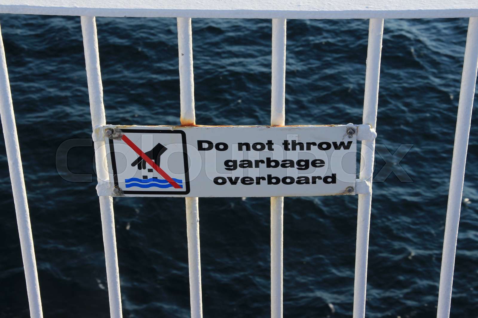 Message on the railing of the ferry, do not throw garbage overboard ...