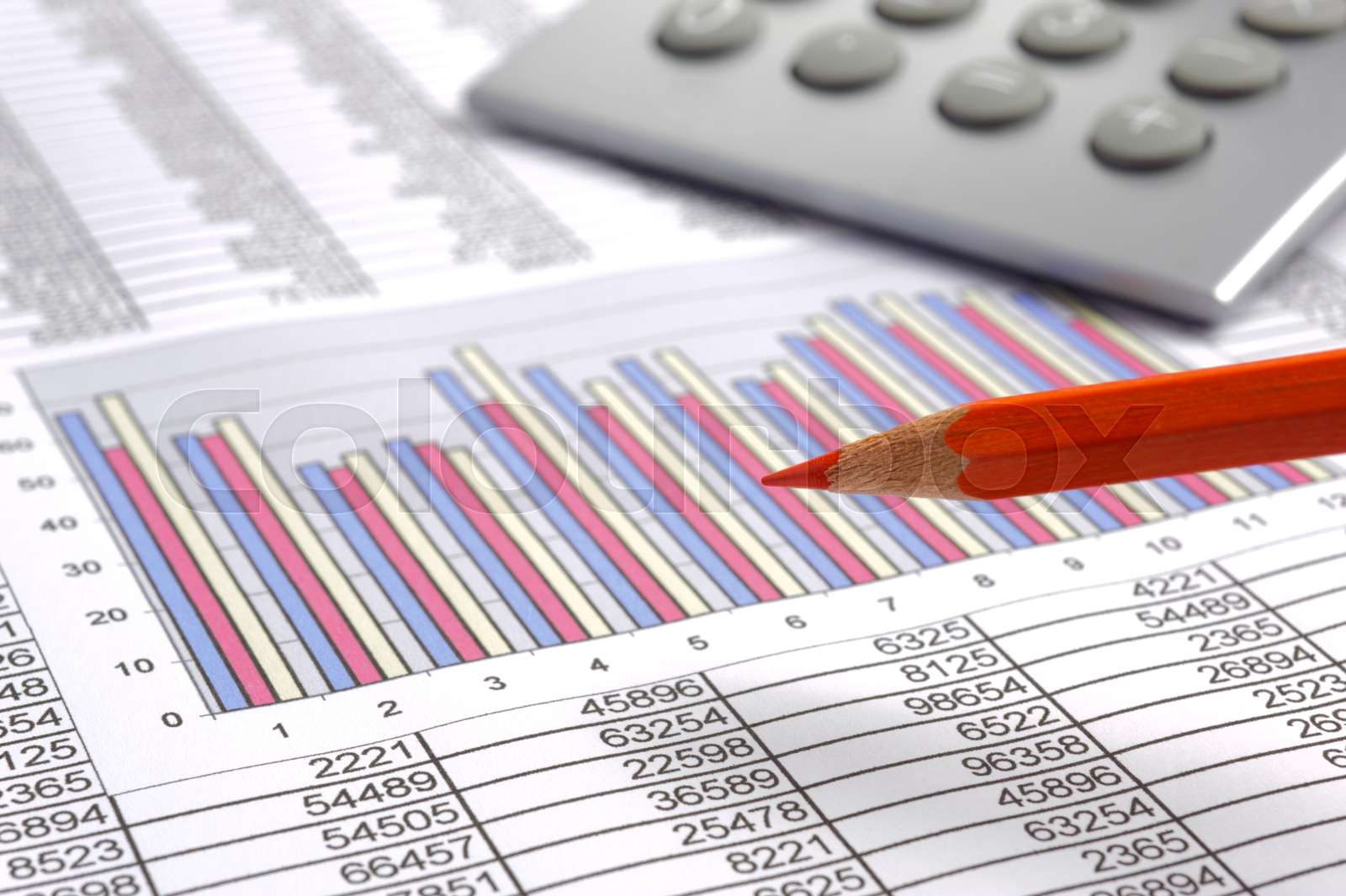 Finanzen, Geldanlage mit Chart und Börse | Stock Bild | Colourbox