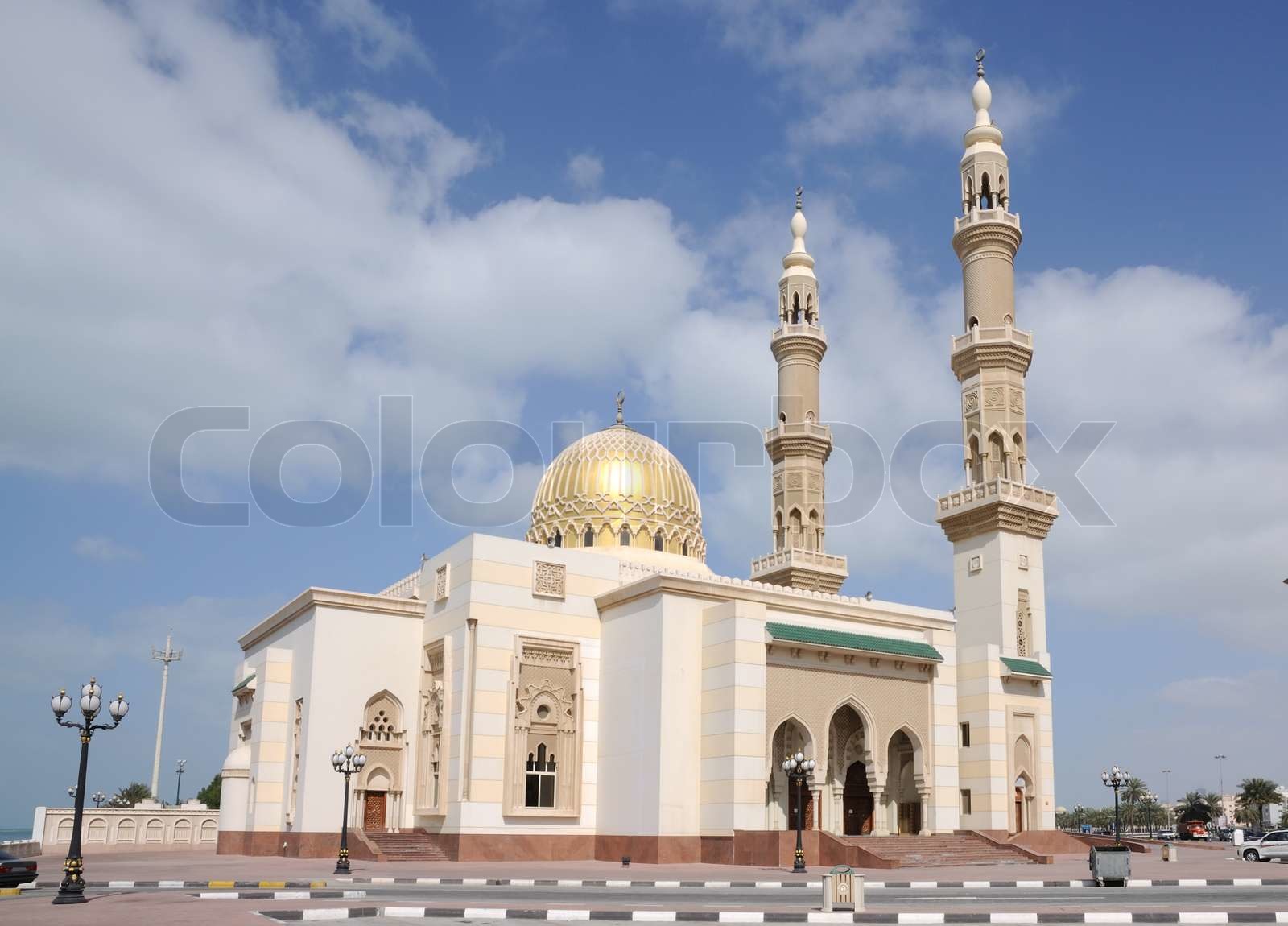 Schöne Moschee in Sharjah City , Vereinigte Arabische Emirate | Stock ...