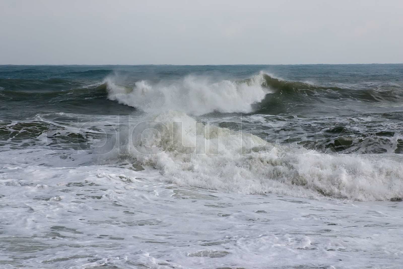 Wellen und Meer Schaum am Ufer des Mittelmeers | Stock Bild | Colourbox