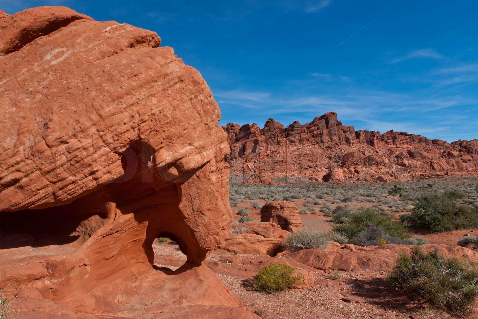 The unique red sandstone rock formations in Valley of Fire State park ...