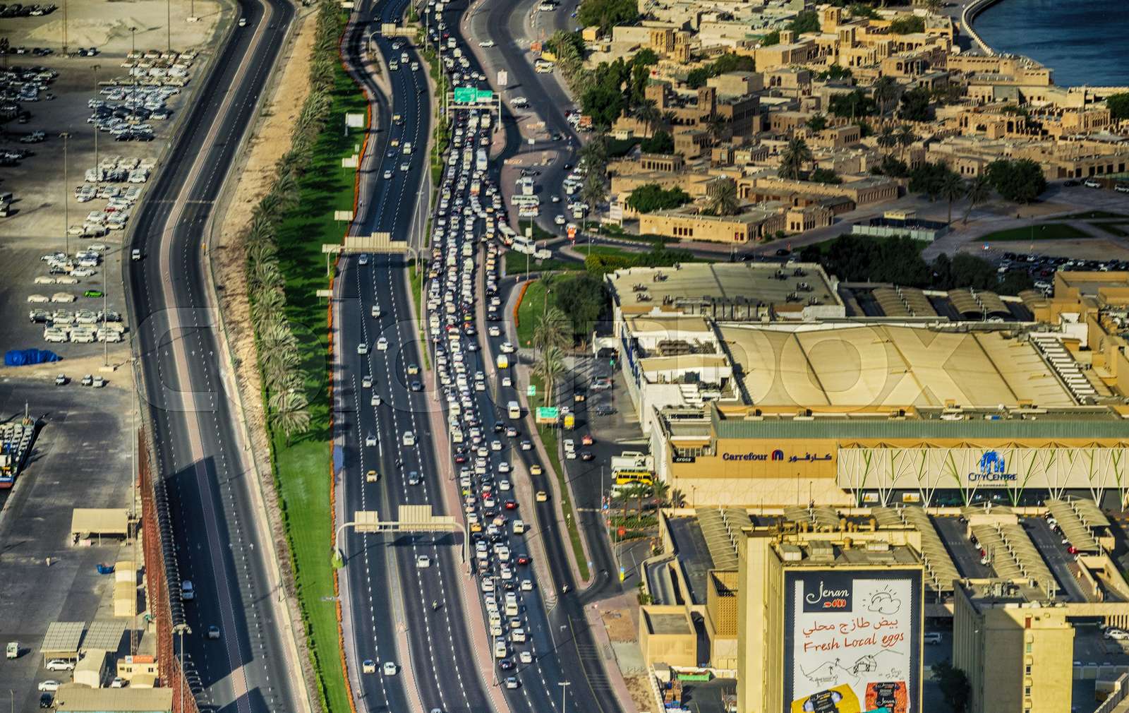 DUBAI - NOVEMBER 2016: Aerial view of main road and city traffic. Dubai ...