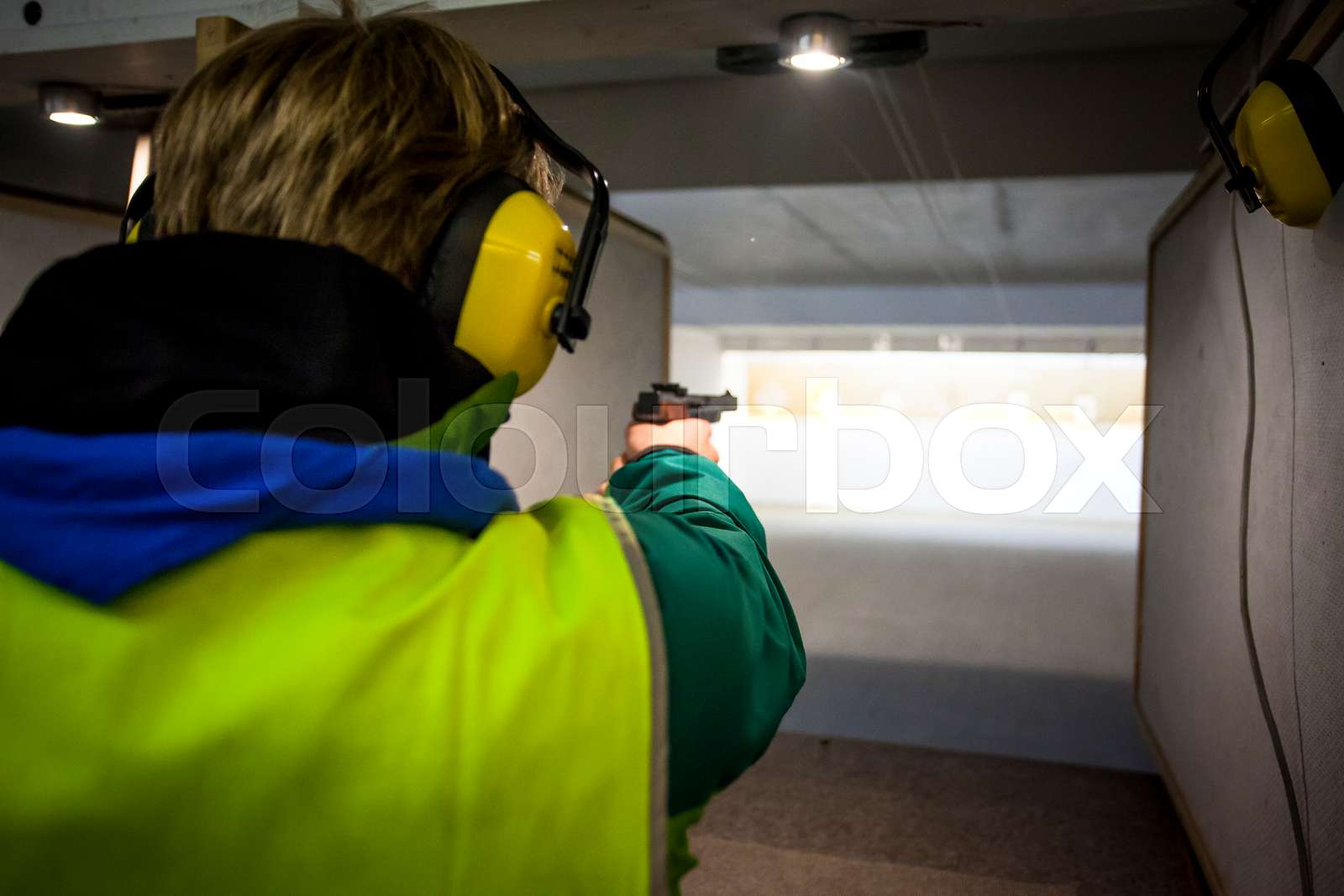 gewehr, pistole, mensch | Stock Bild | Colourbox