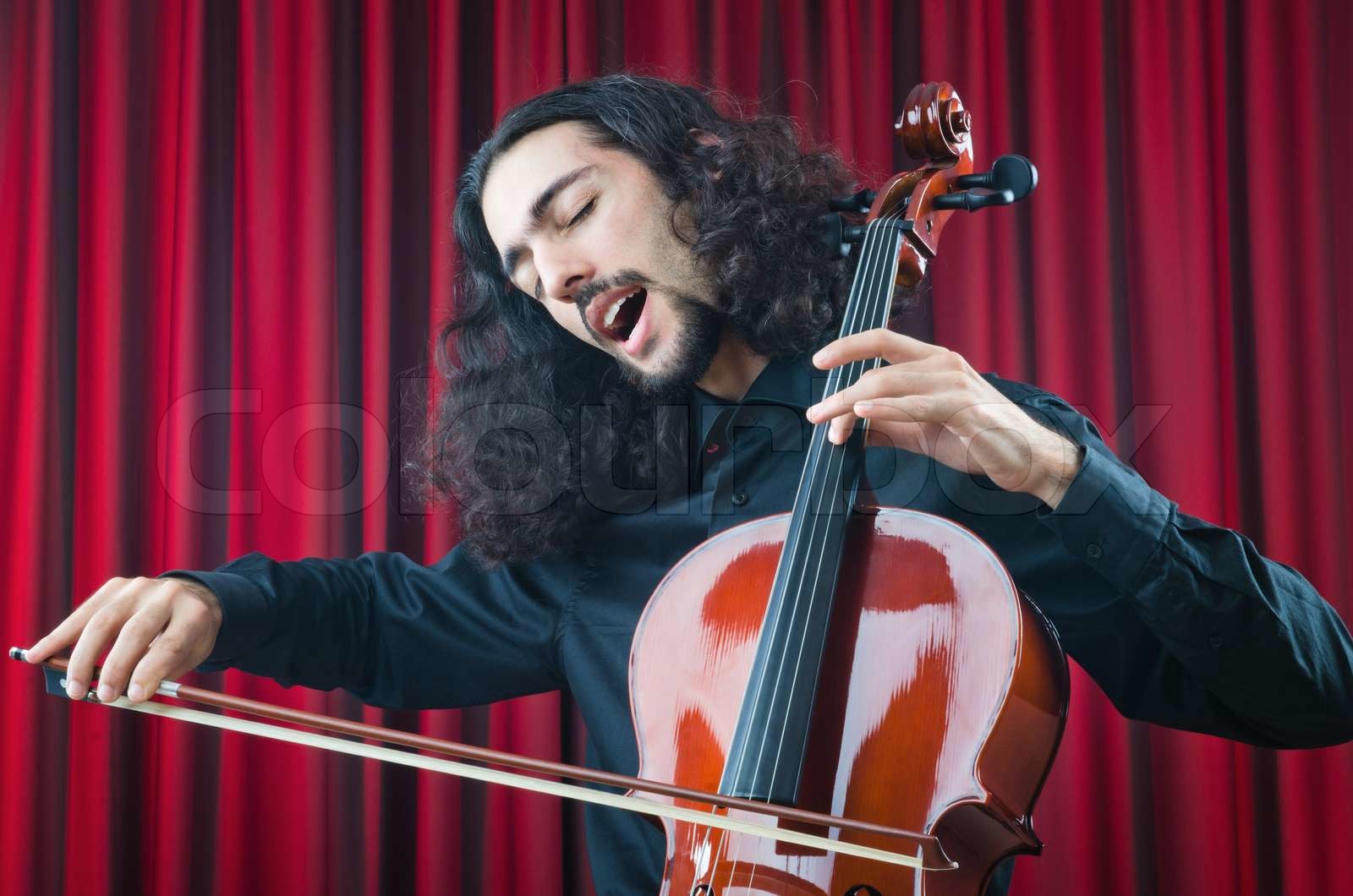 Man spielt das Cello | Stock Bild | Colourbox