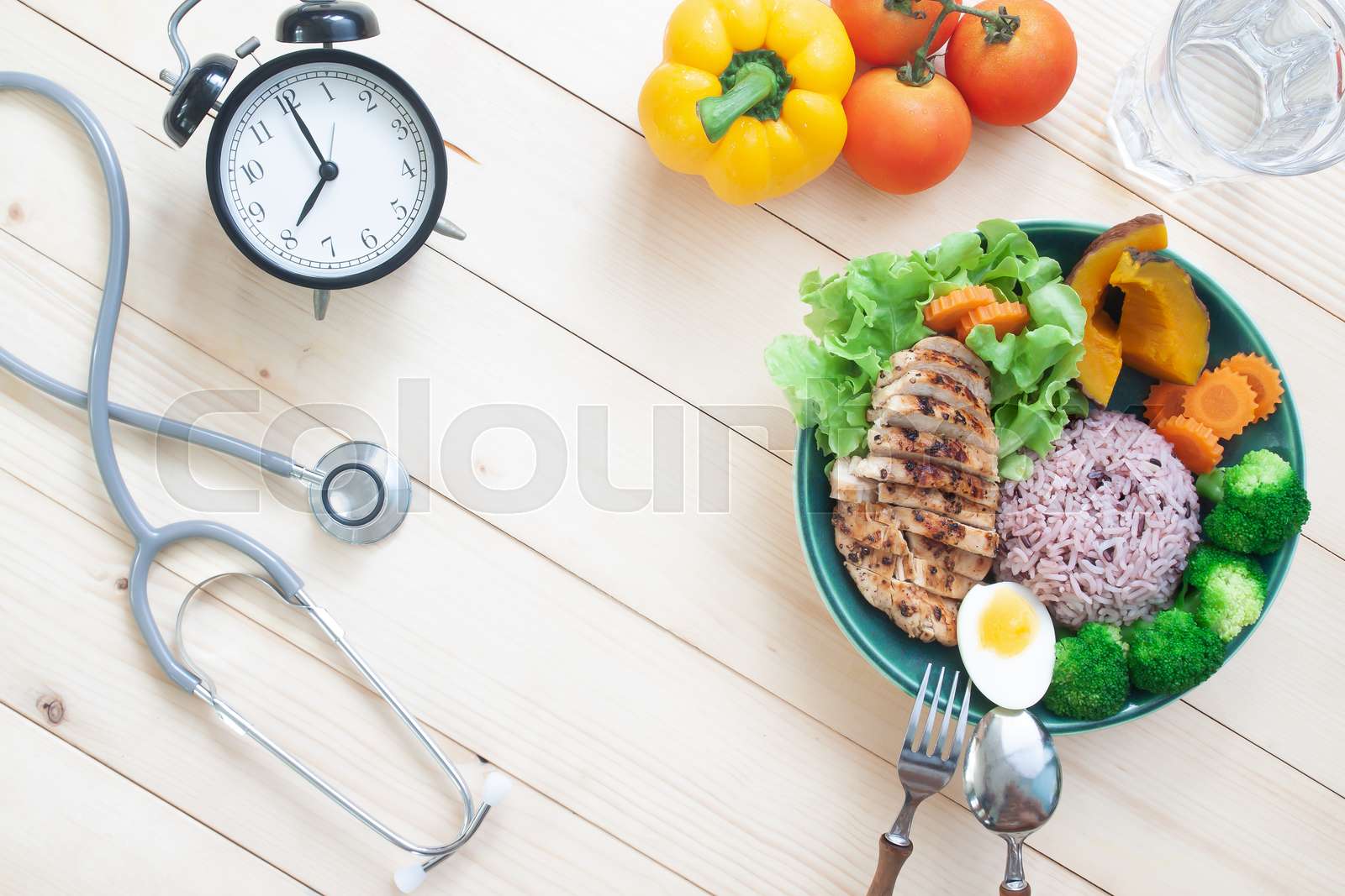 Stethoscope and healthy food with chicken brest and vegetables. Flat ...