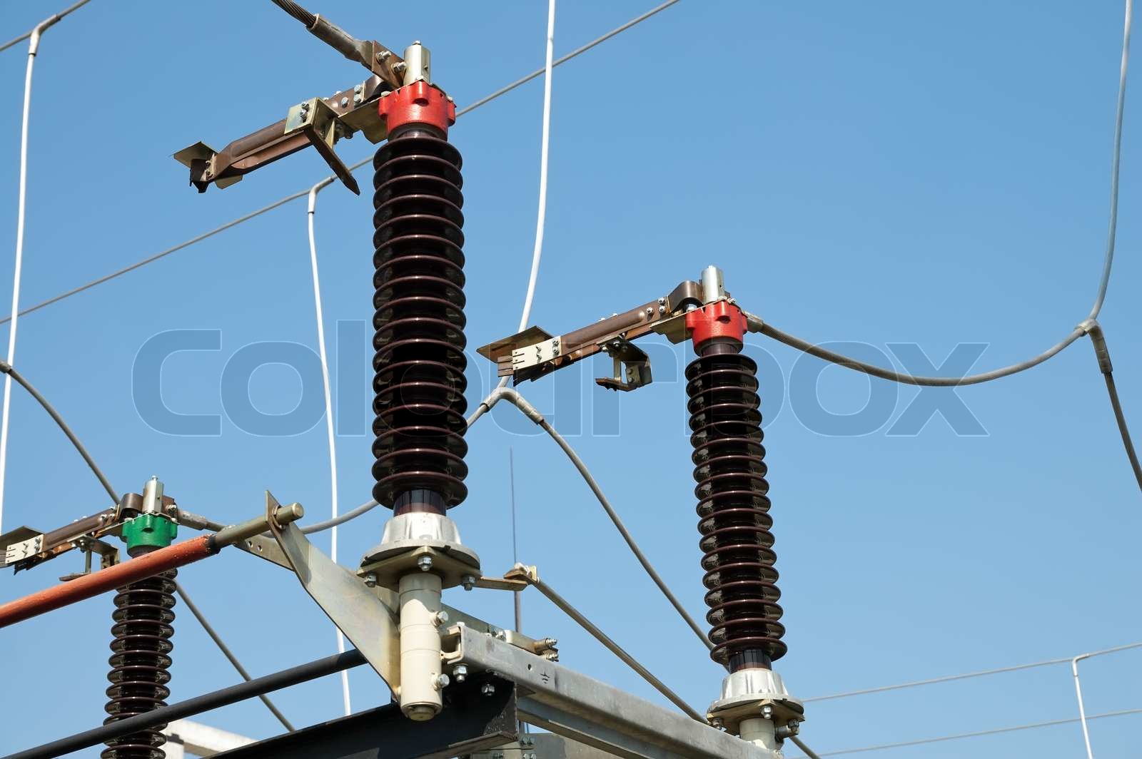 Teil der Hochspannungs-Umspannwerk mit Schaltern und Trennschalter | Stock Bild | Colourbox