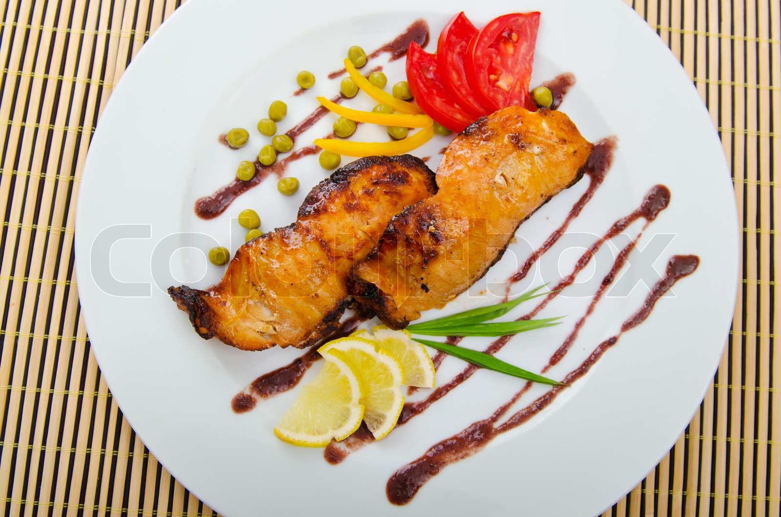 Gebratener Fisch in der Platte | Stock Bild | Colourbox