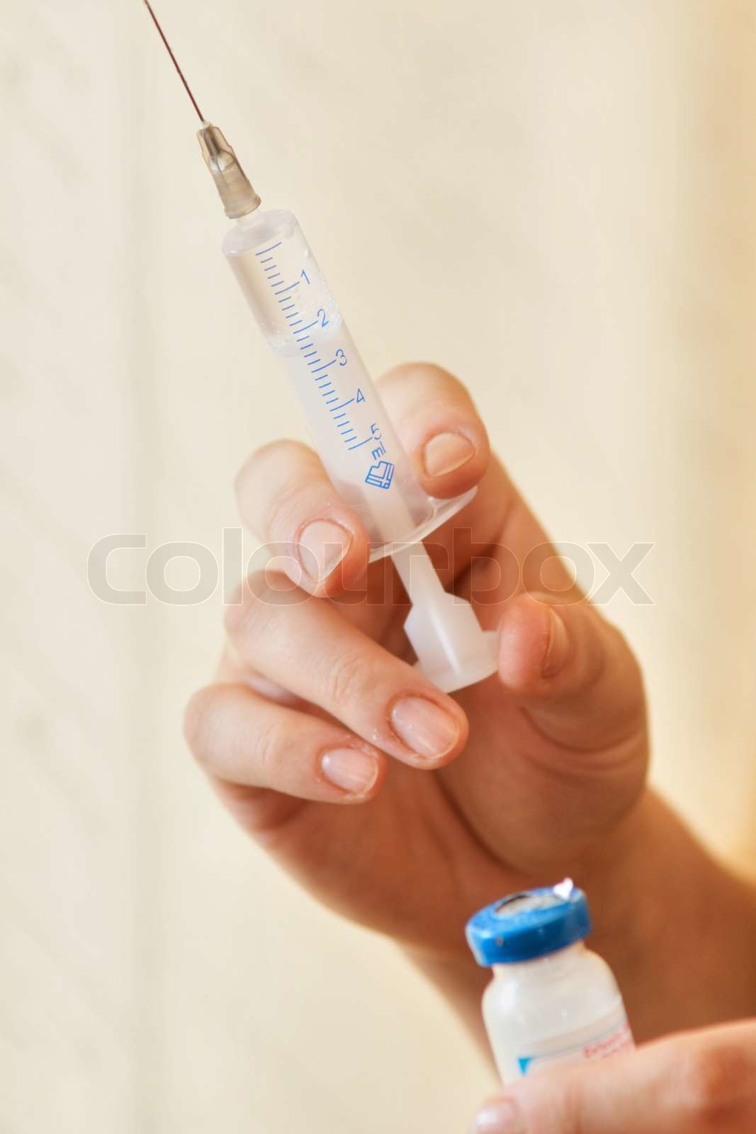 The doctor is going to do an injection | Stock image | Colourbox