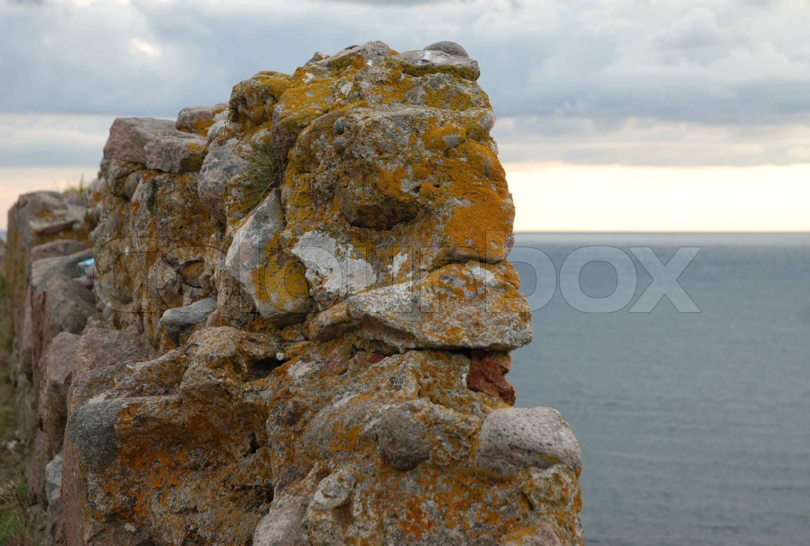 Granite Wall mit Blick auf die Ostsee | Stock Bild | Colourbox