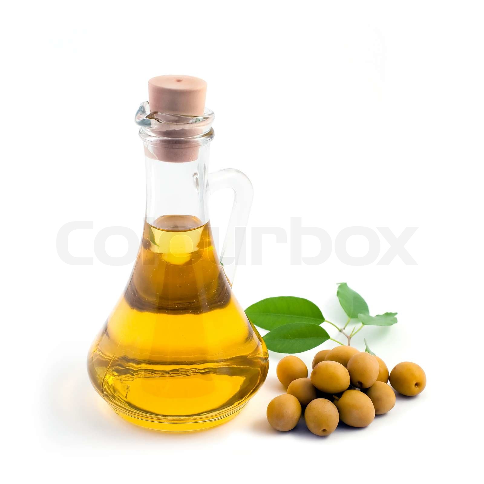 Grønne oliven og en flaske olie på bordet | Stock foto | Colourbox