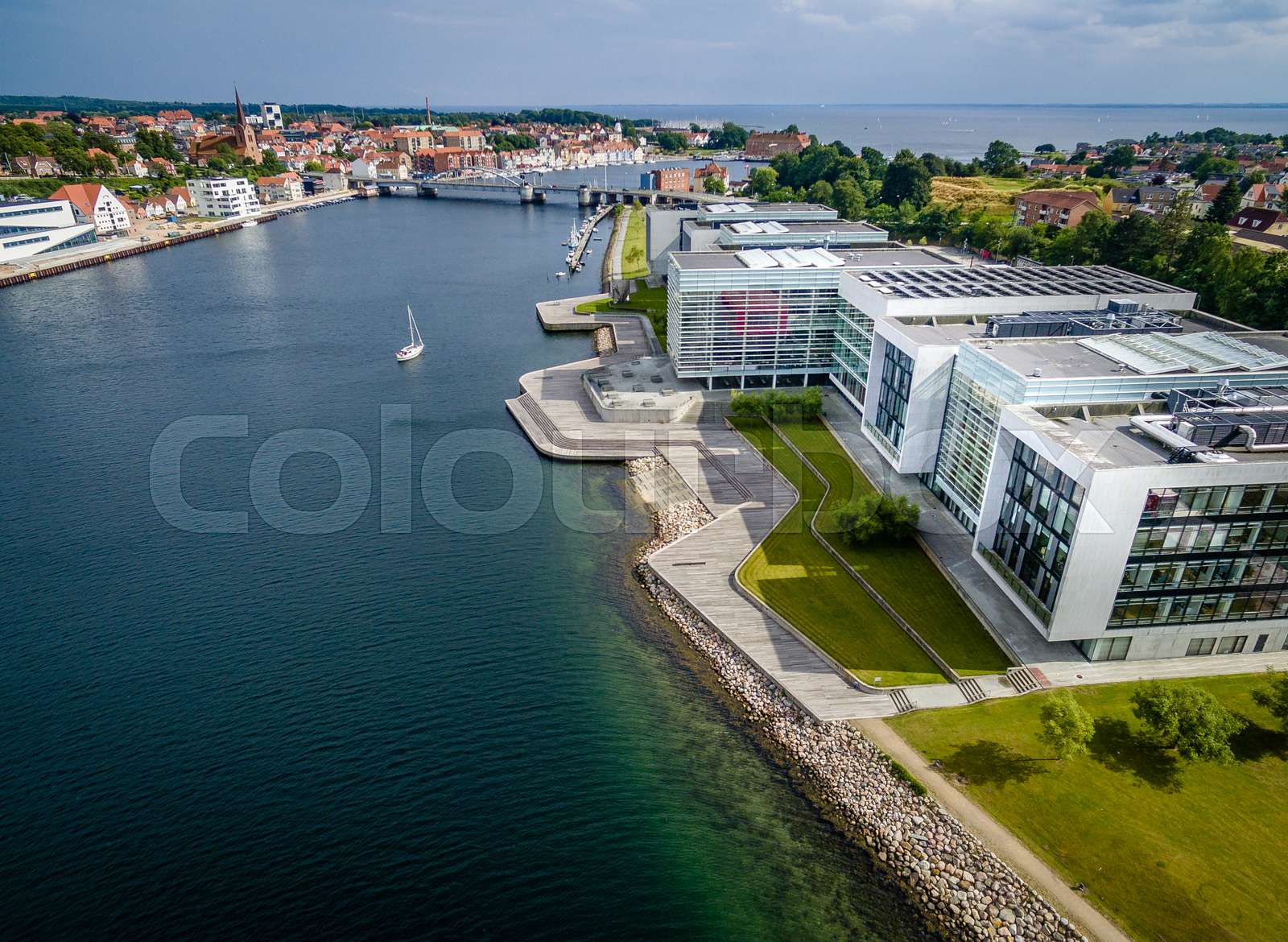 Alsion med Chr X bro og Sønderborg Slot i baggrnden | Stock foto ...