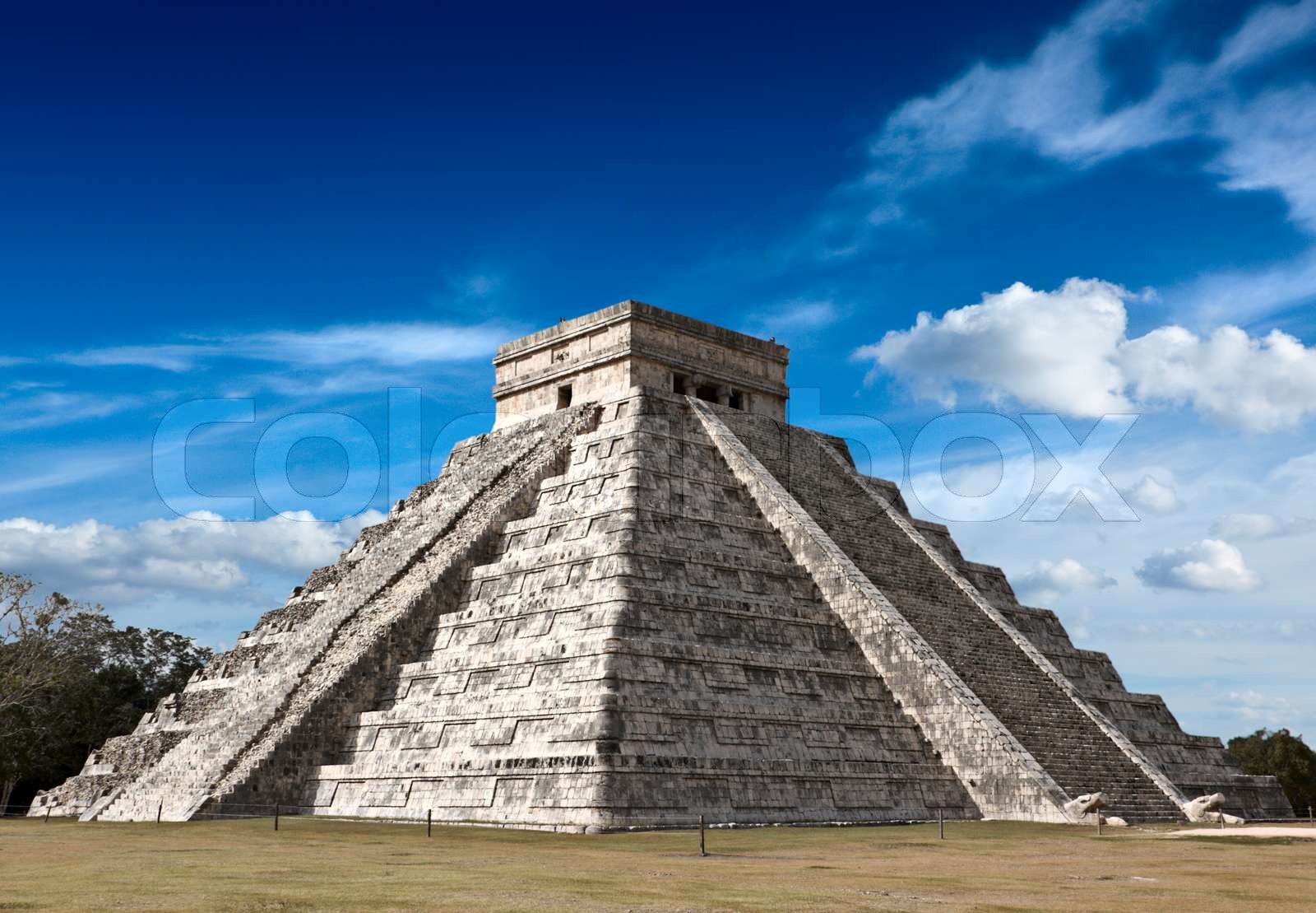 Mayan pyramide i Chichen- Itza, Mexico | Stock foto | Colourbox