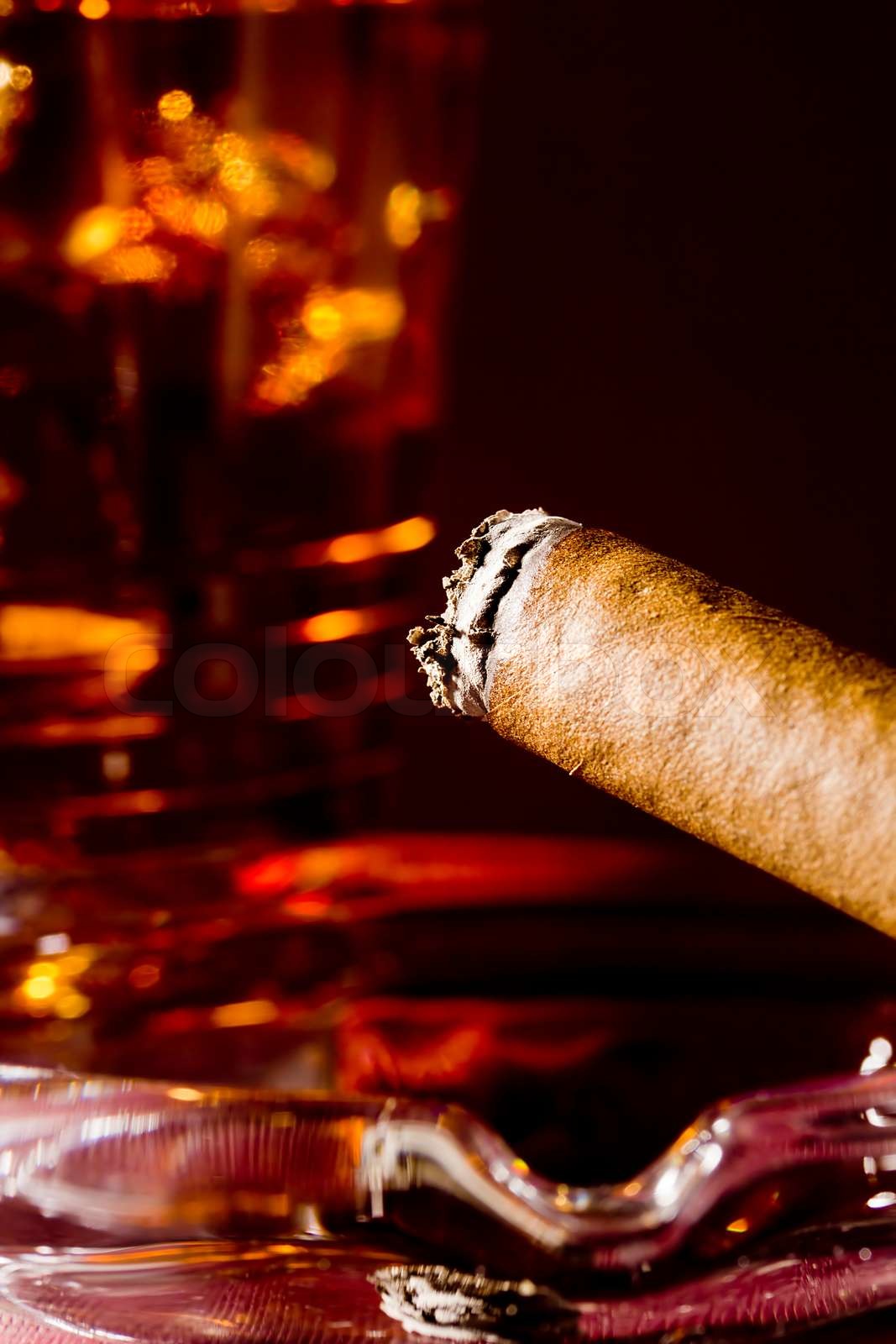 Cigar og Whiskey | Stock foto | Colourbox