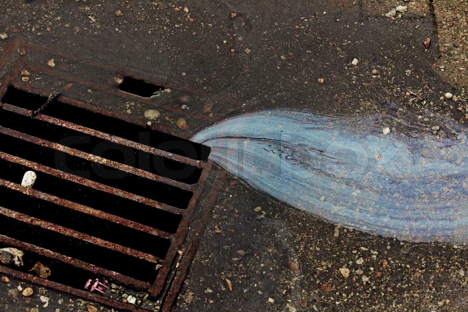 Benzin forurening - Olie forurening vand | Stock foto | Colourbox