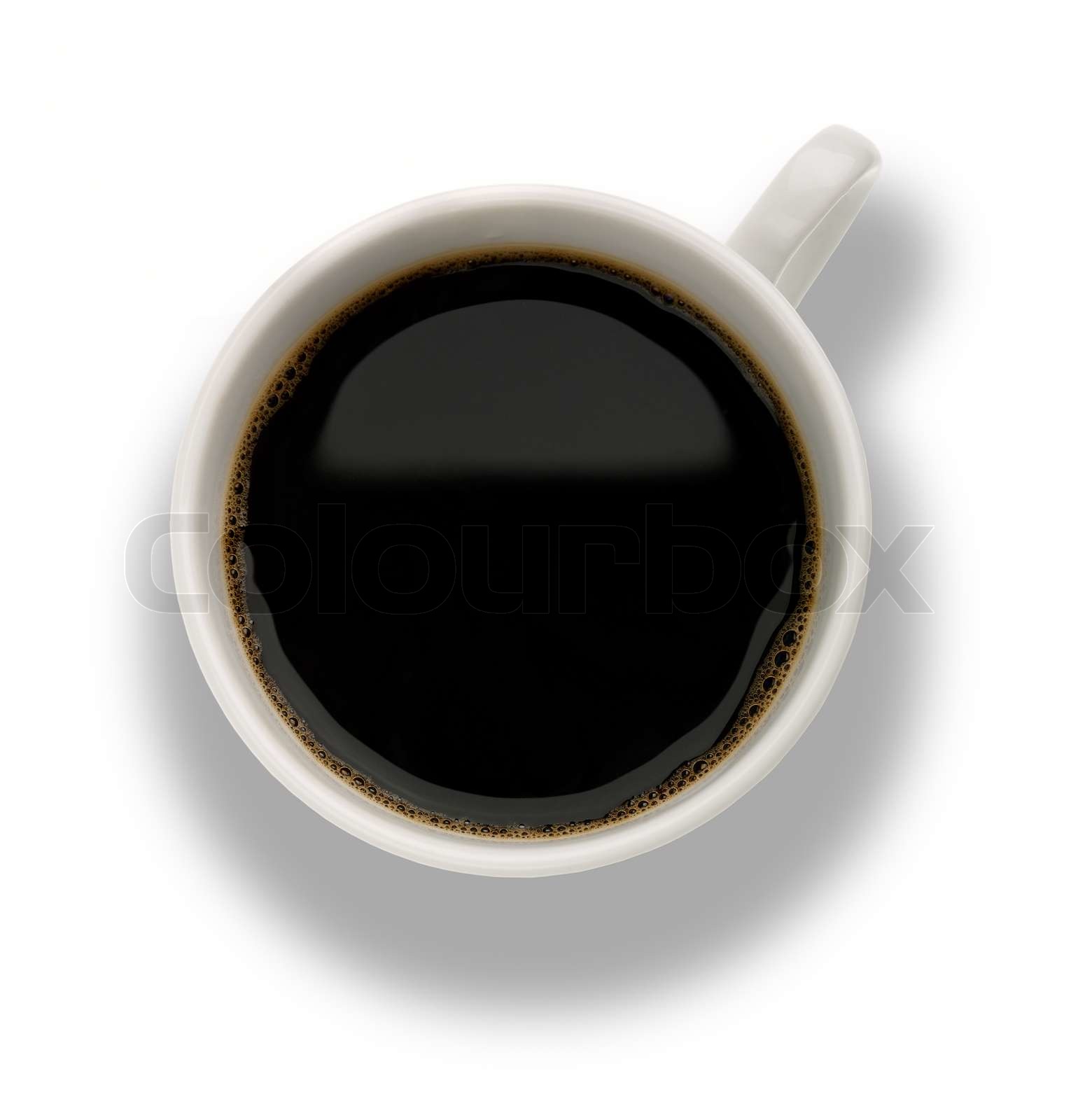 Kaffekop med bobler over de hvide baggrunde med fritlægningskurve ...