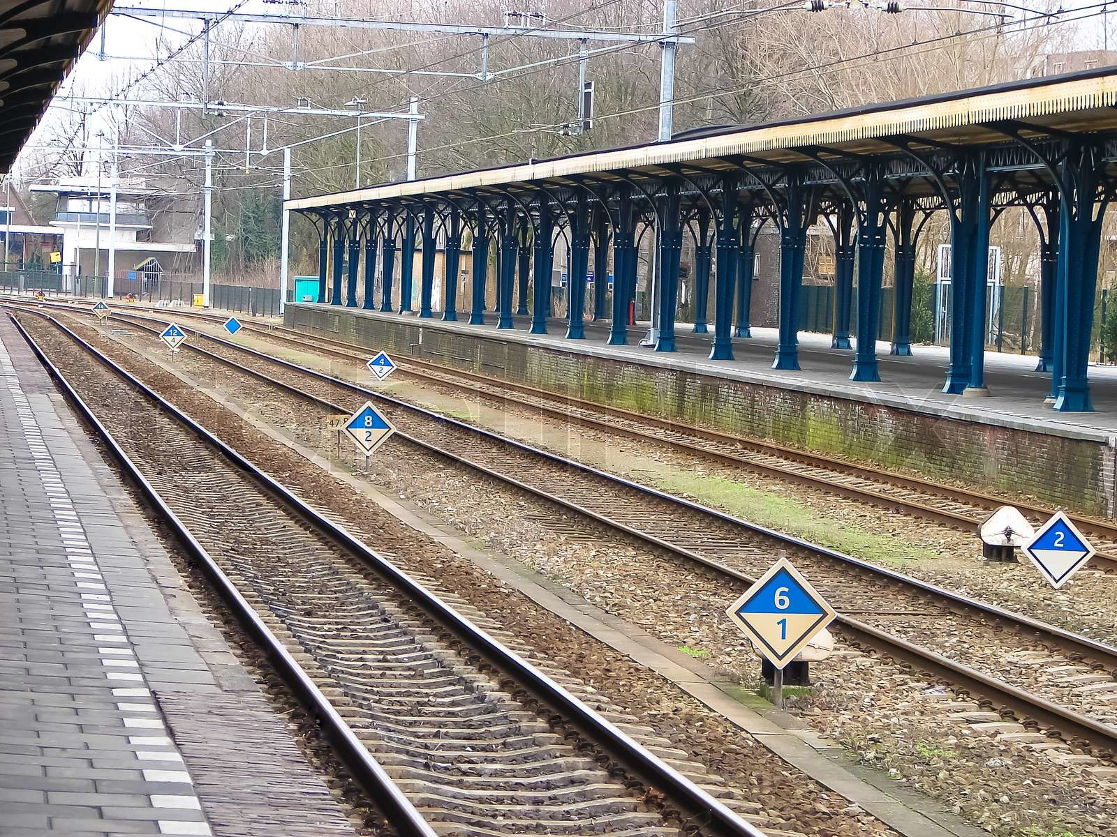 Togstation indkørsler | Stock foto | Colourbox