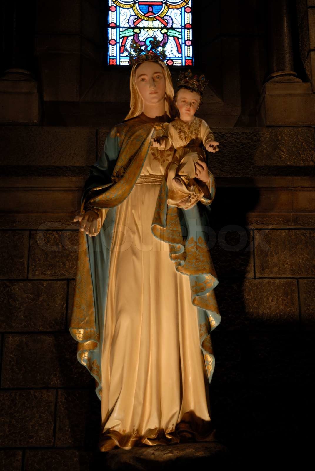 Madonna og barn statue i en kirke | Stock foto | Colourbox