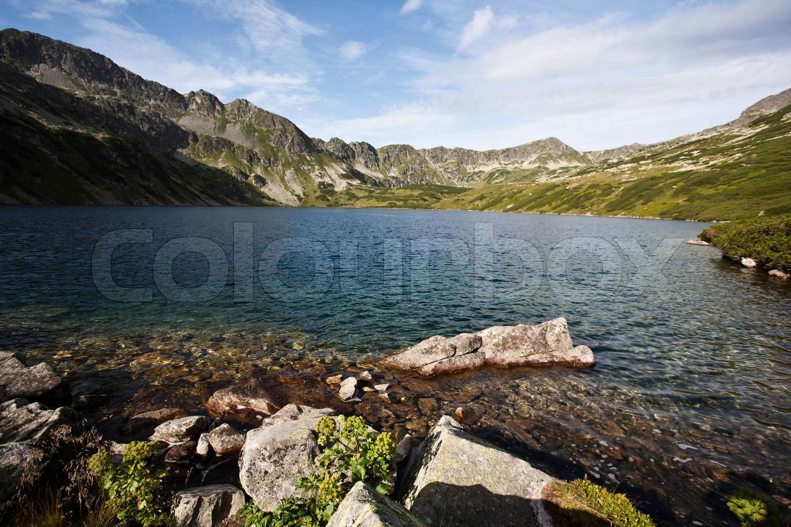 Berglandschaft mit See | Stock Bild | Colourbox
