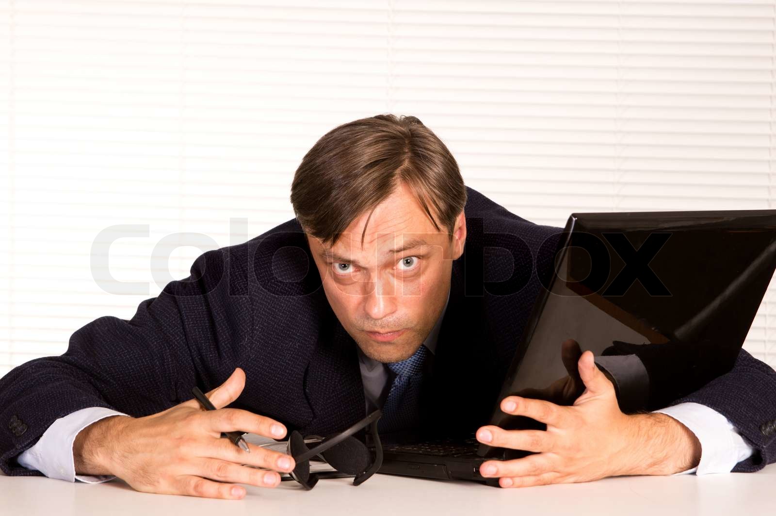 netten Mann am Computer | Stock Bild | Colourbox