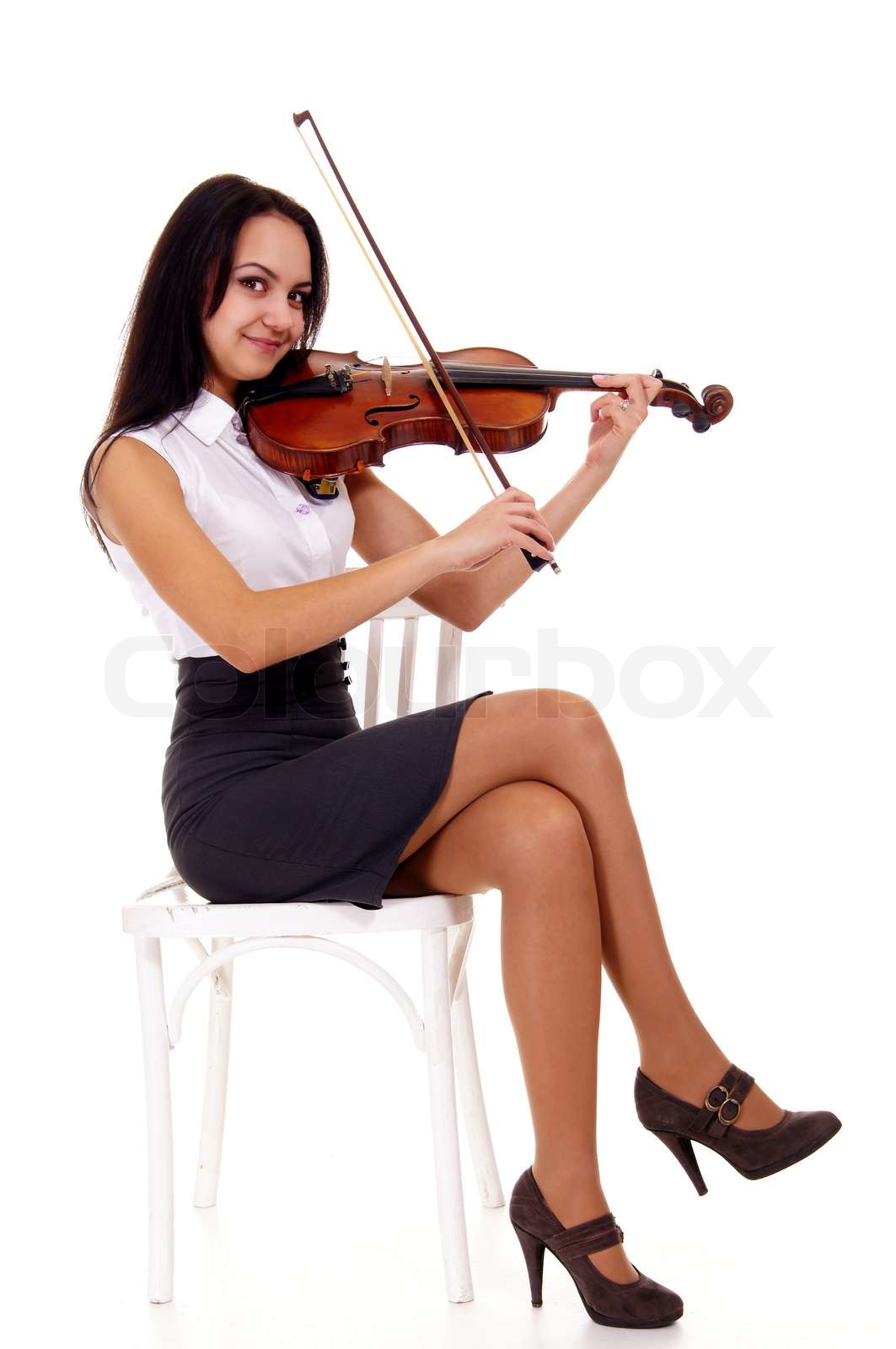 smuk pige med violin på stol | Stock foto | Colourbox