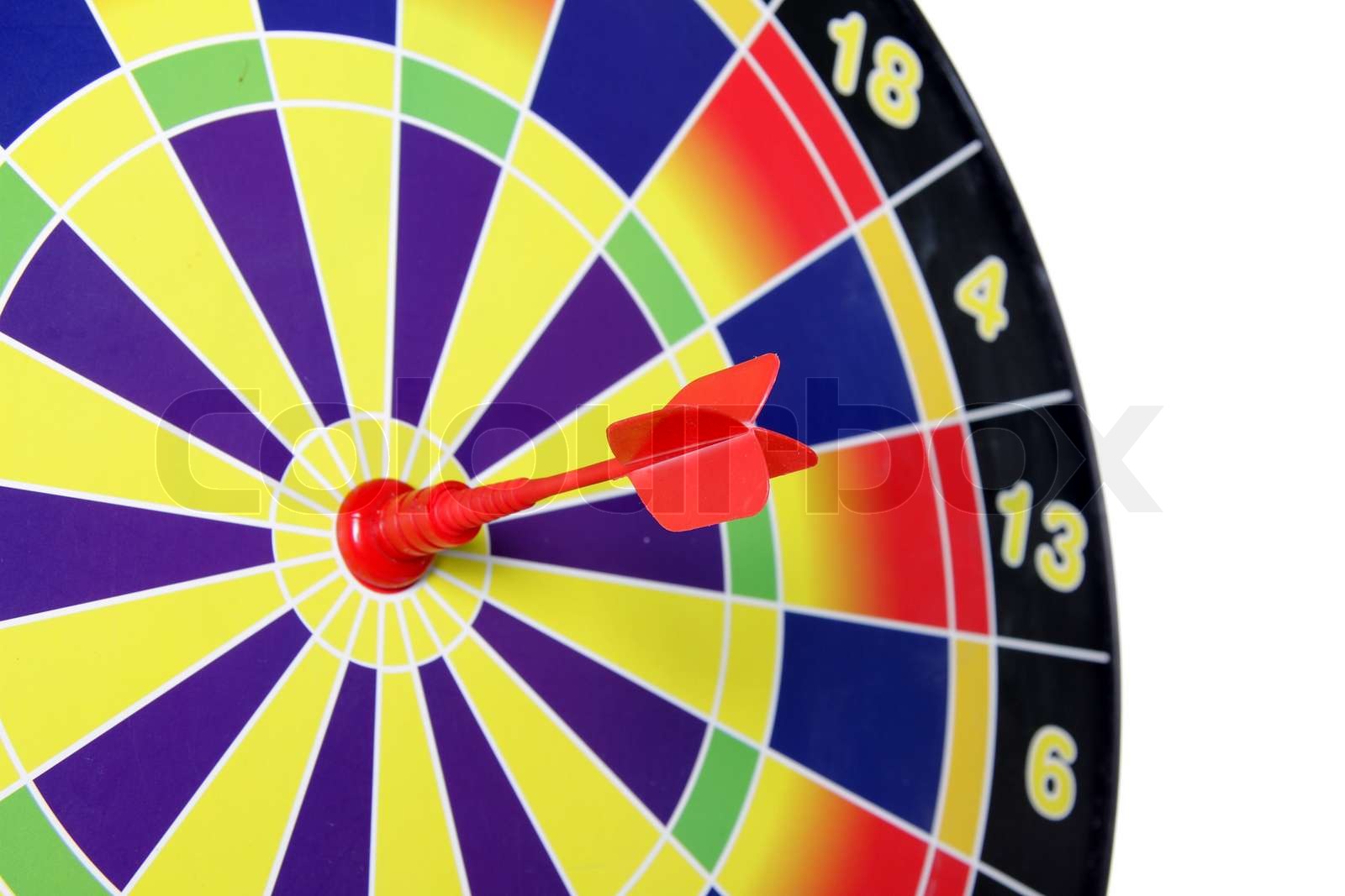 dart auf Volltreffer einer Dartscheibe | Stock Bild | Colourbox