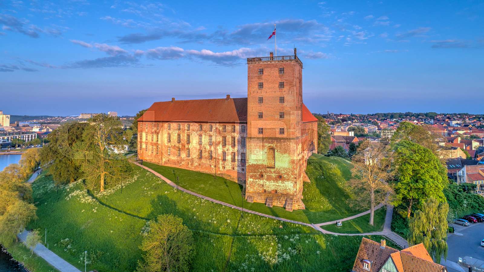 Luftfoto af Koldinghus med blå himmel en sommeraften | Stock foto ...